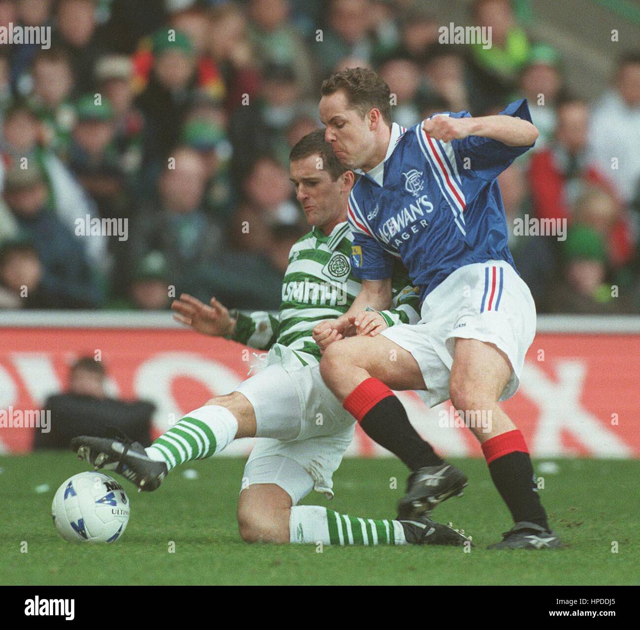 TOSH MCKINLAY & ALEX CLELAND CELTIC V RANGERS 18 March 1997 Stock Photo ...