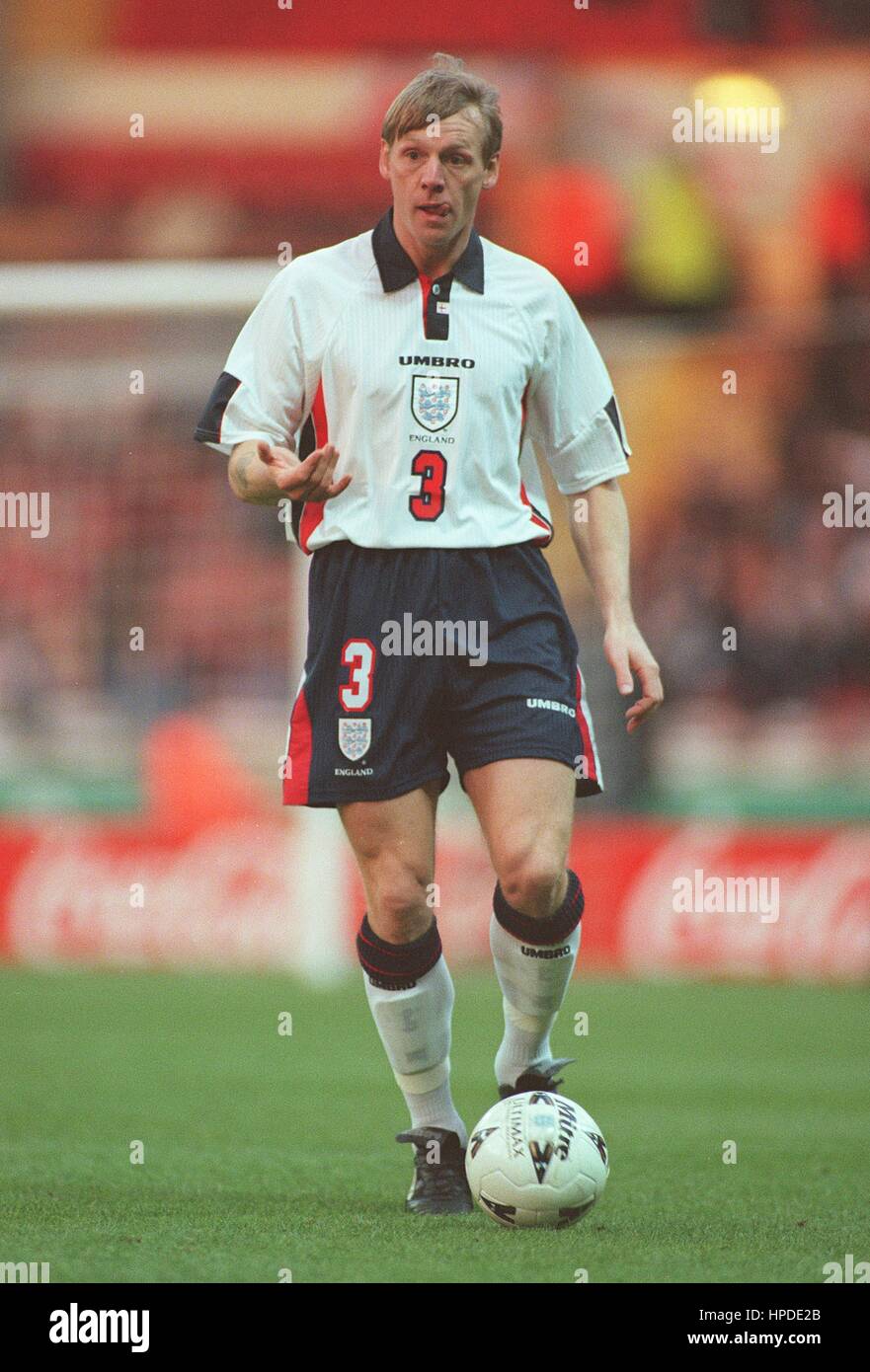 STUART PEARCE ENGLAND & NOTTINGHAM FOREST FC 02 April 1997 Stock Photo ...