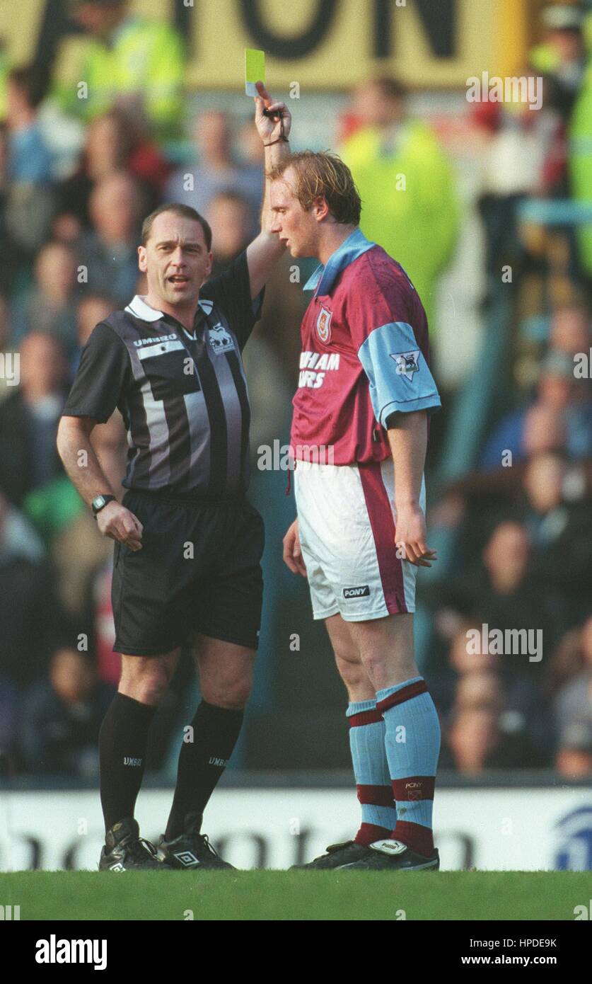 Referee mike reed hi-res stock photography and images - Alamy
