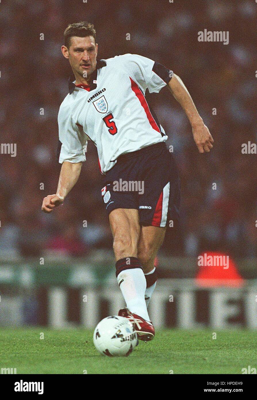 TONY ADAMS ENGLAND & ARSENAL FC 07 May 1997 Stock Photo - Alamy
