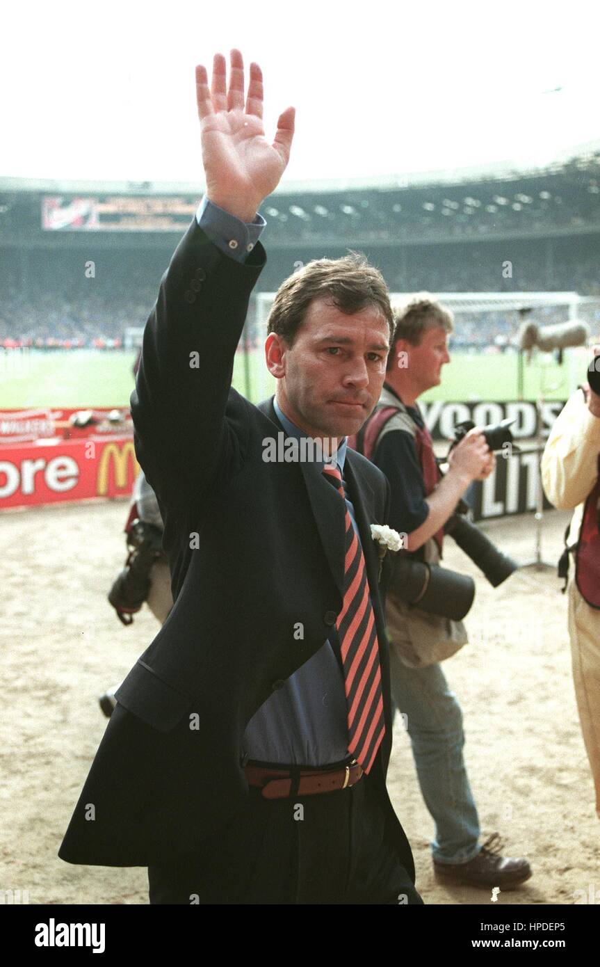 Bryan robson middlesbrough 1997 hi-res stock photography and images - Alamy