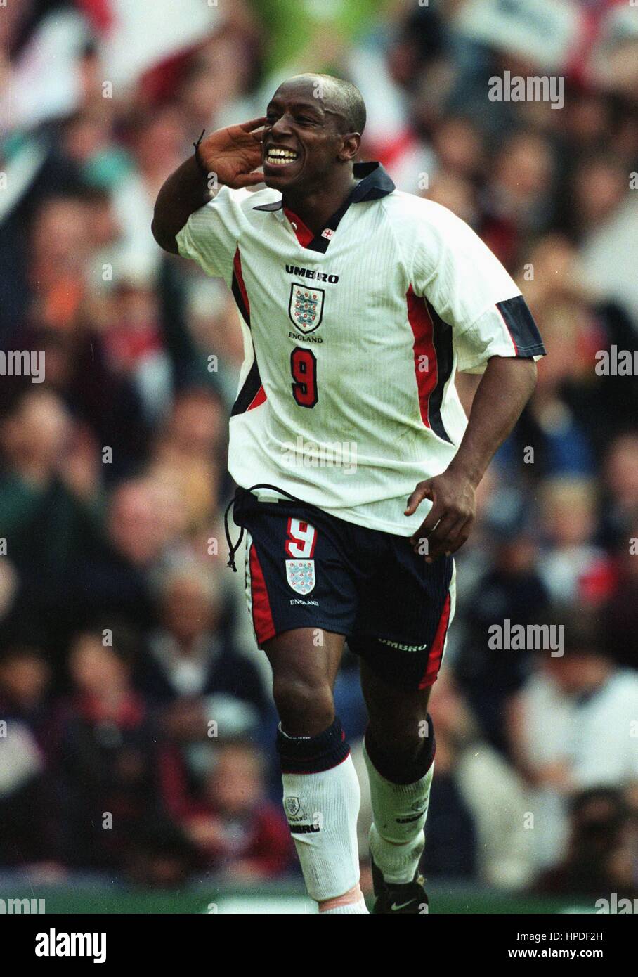 Football celebrating ian wright hi-res stock photography and images - Alamy