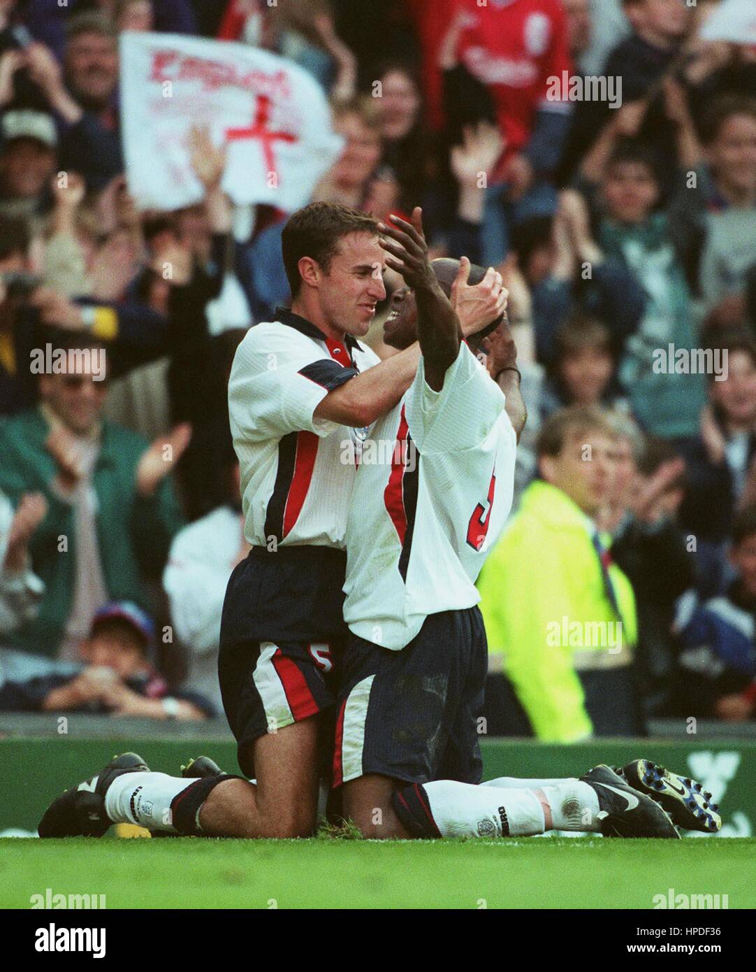 IAN WRIGHT & GARETH SOUTHGATE ENGLAND 12 June 1997 Stock Photo - Alamy