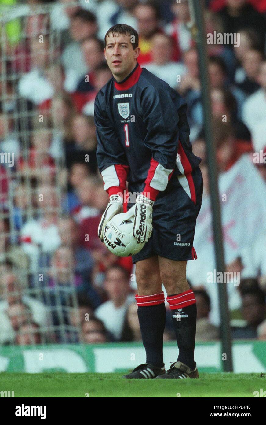 NIGEL MARTYN ENGLAND & LEEDS UNITED FC 12 June 1997 Stock Photo - Alamy