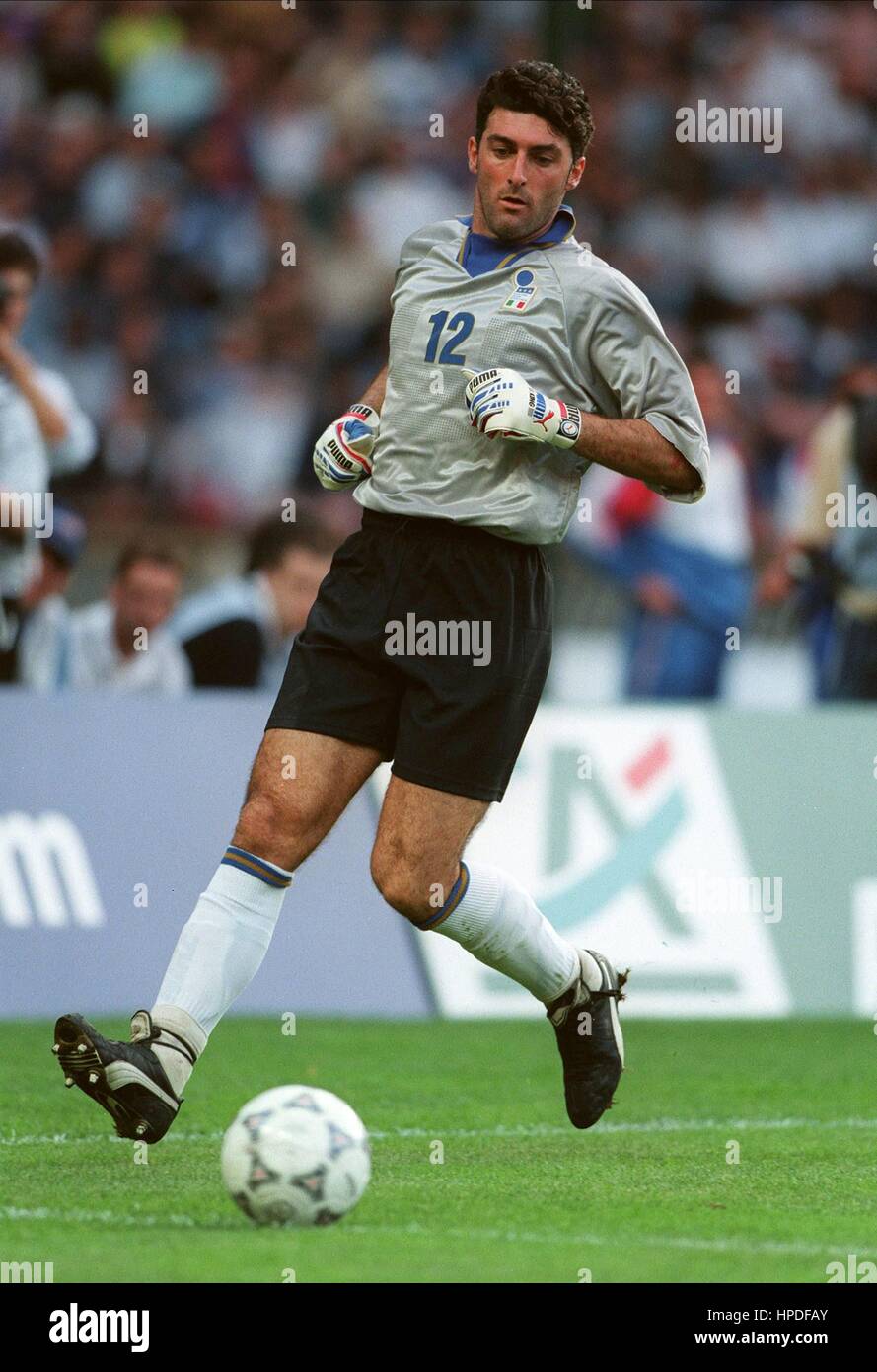 GIANLUCA PAGLIUCA ITALY & INTER MILAN 18 June 1997 Stock Photo - Alamy