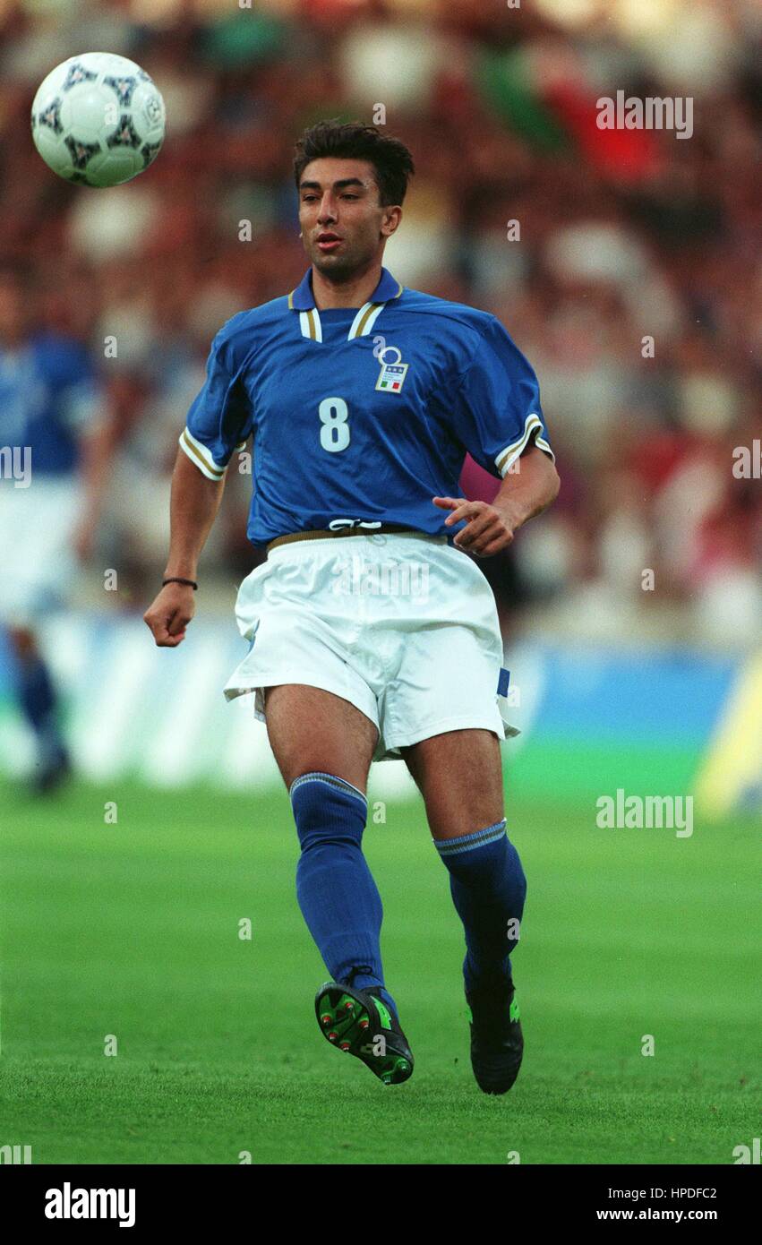 ROBERTO DI MATTEO ITALY & CHELSEA FC 18 June 1997 Stock Photo - Alamy