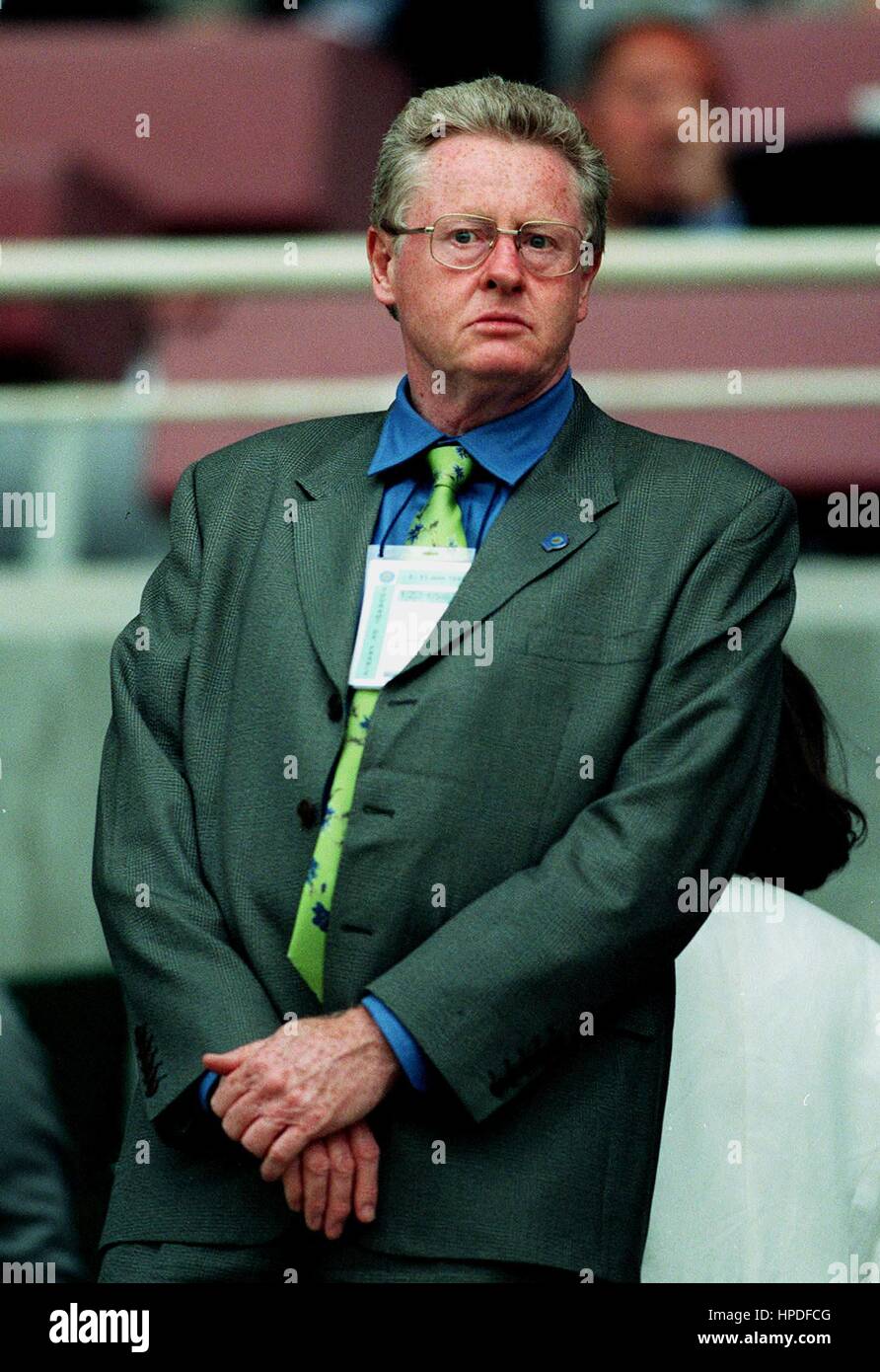 Graham kelly chief executive f a hi-res stock photography and images ...