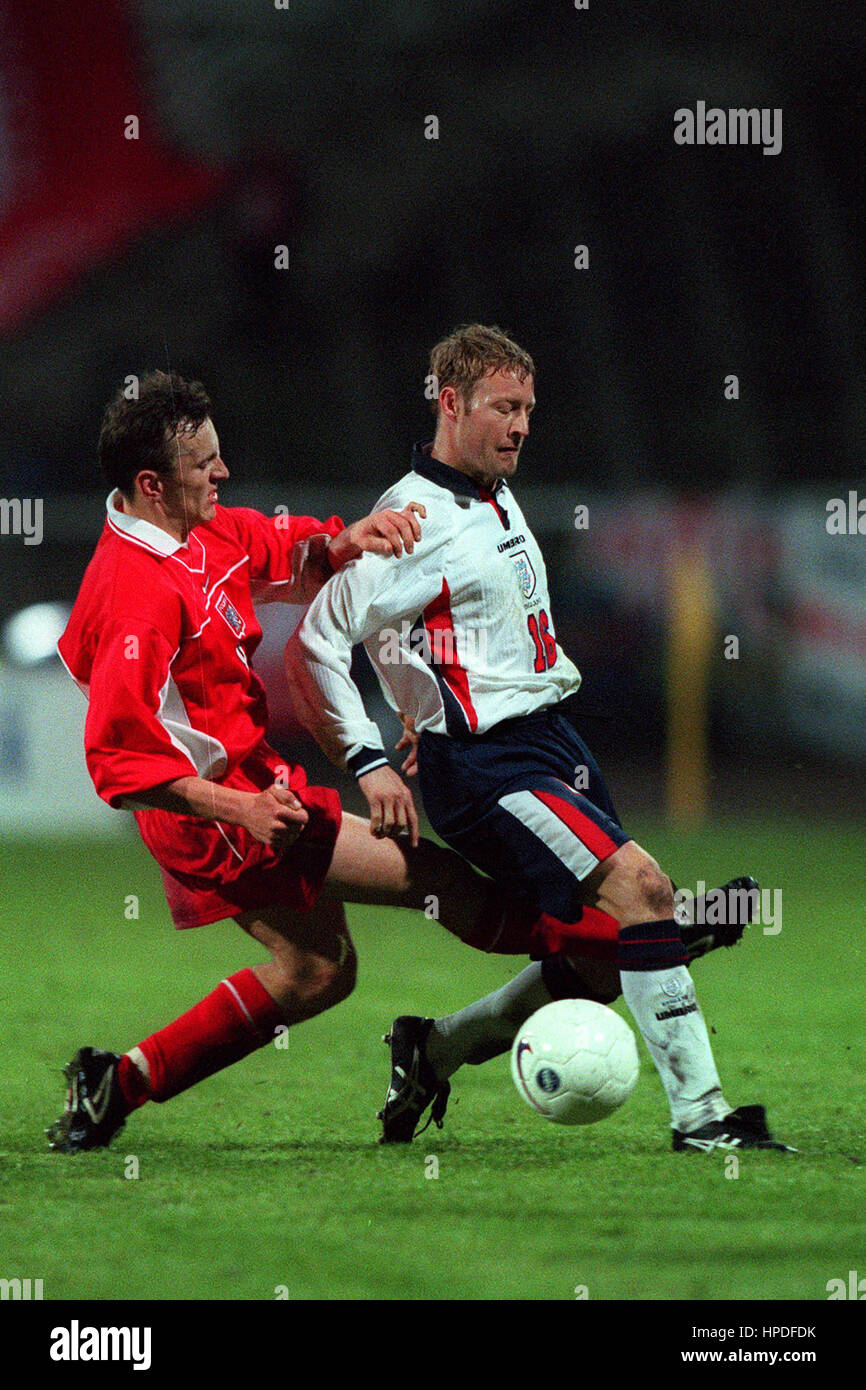 DAVID BATTY & ADAM LEDWON POLAND V ENGLAND 20 June 1997 Stock Photo - Alamy