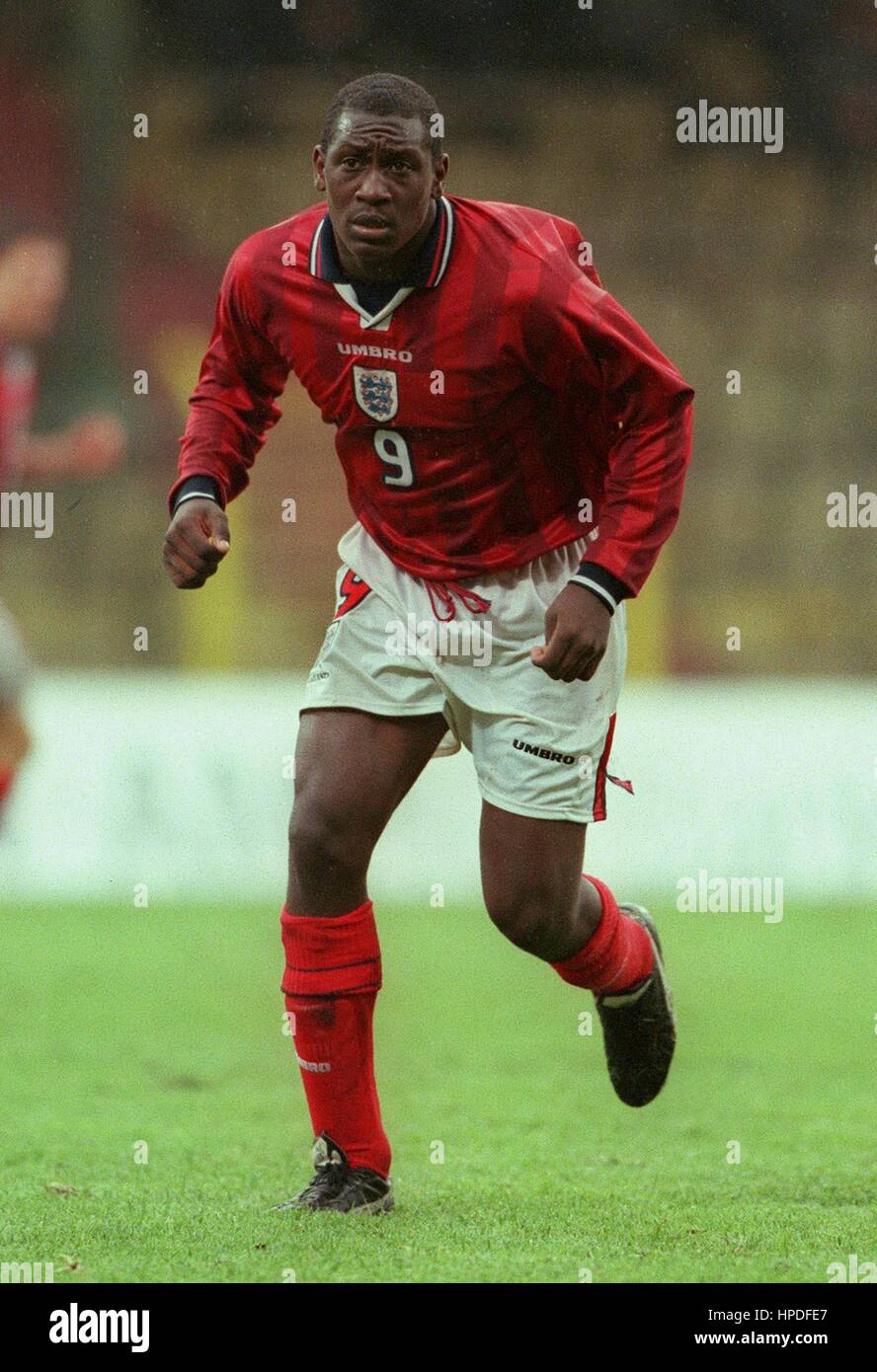 Heskey england u21 hi-res stock photography and images - Alamy