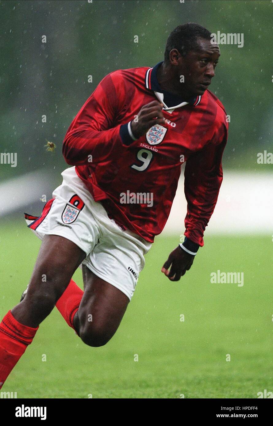 Heskey england u21 hi-res stock photography and images - Alamy