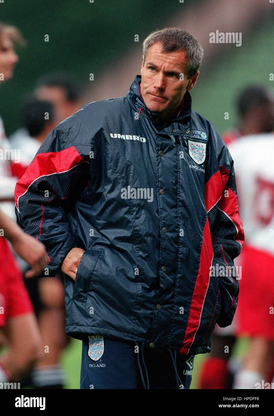 Peter taylor england u21 coach hi-res stock photography and images - Alamy
