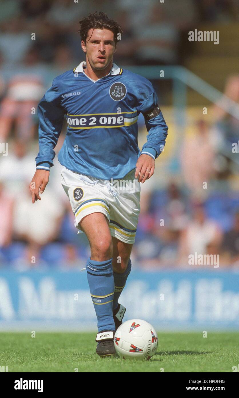 Gary speed hi-res stock photography and images - Alamy