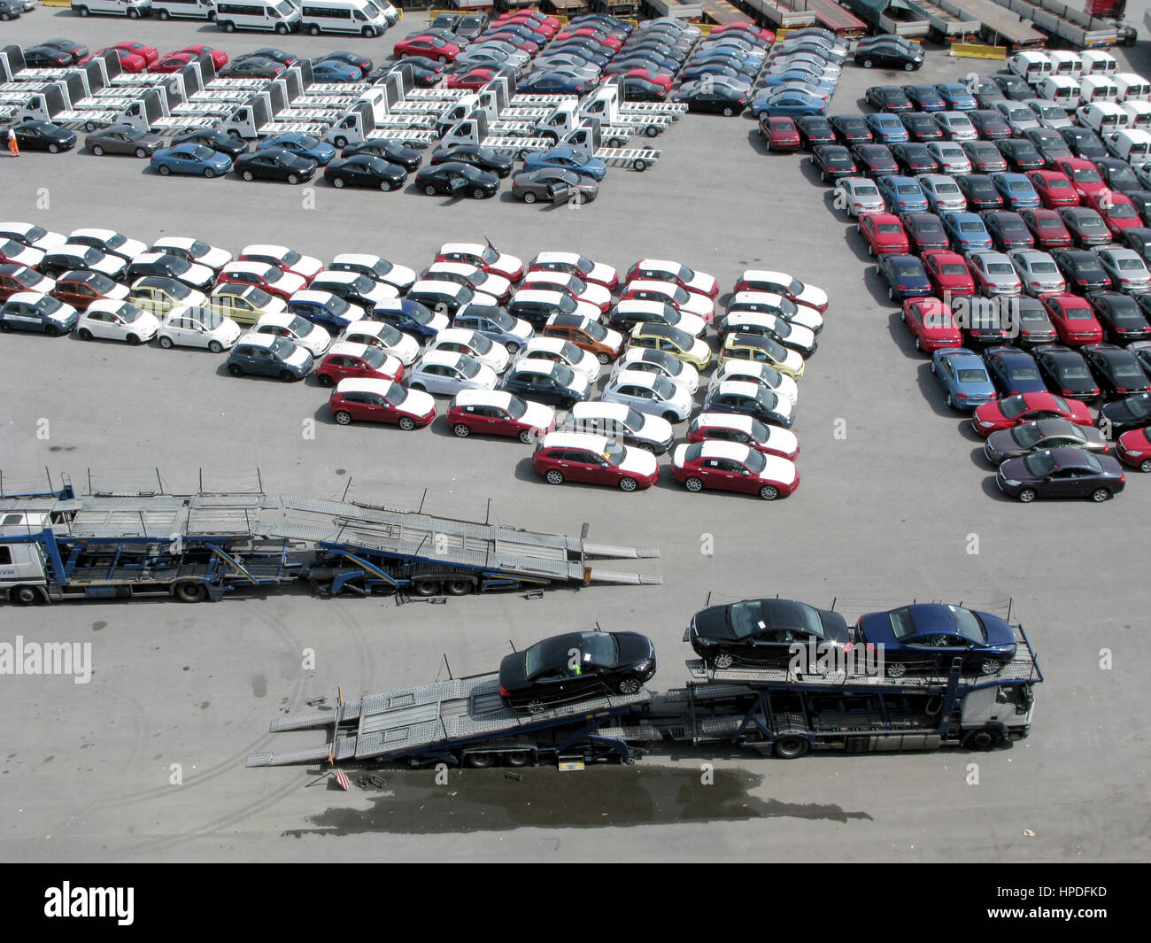 Car storage compound hi-res stock photography and images - Alamy