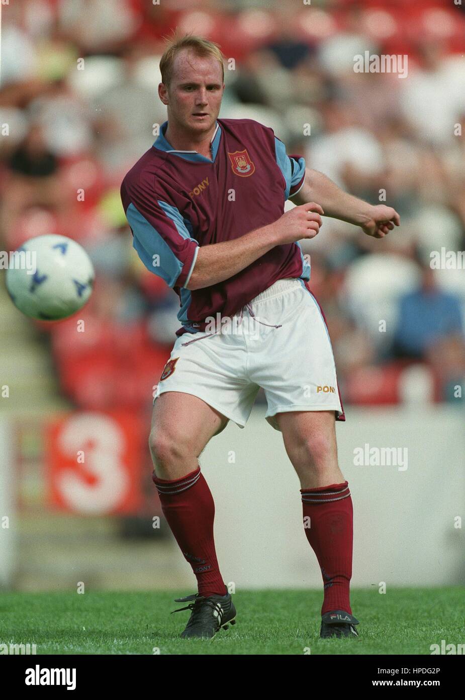 John hartson west ham hi-res stock photography and images - Alamy