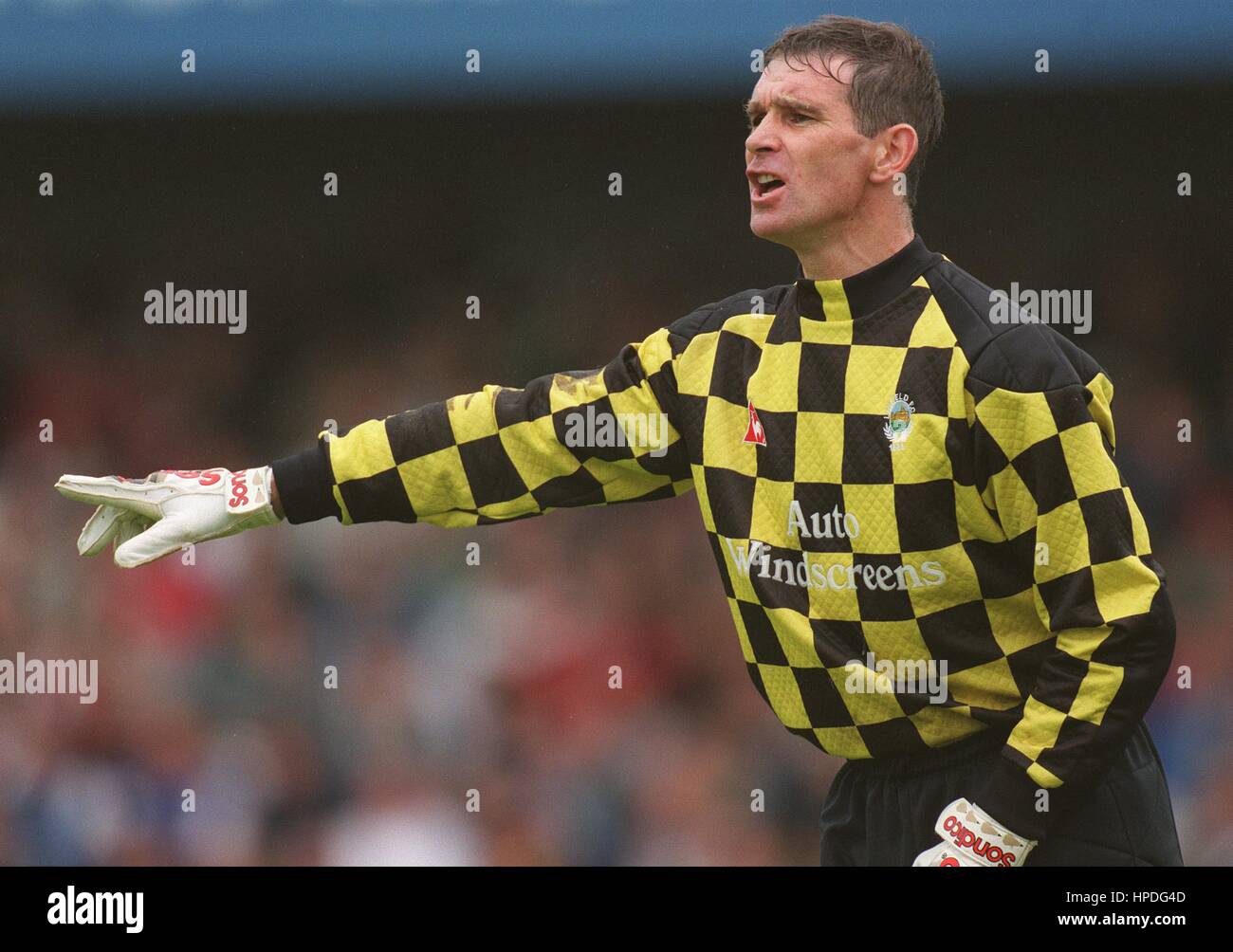 BOBBY GEDDES LINFIELD FC 27 July 1997 Stock Photo - Alamy