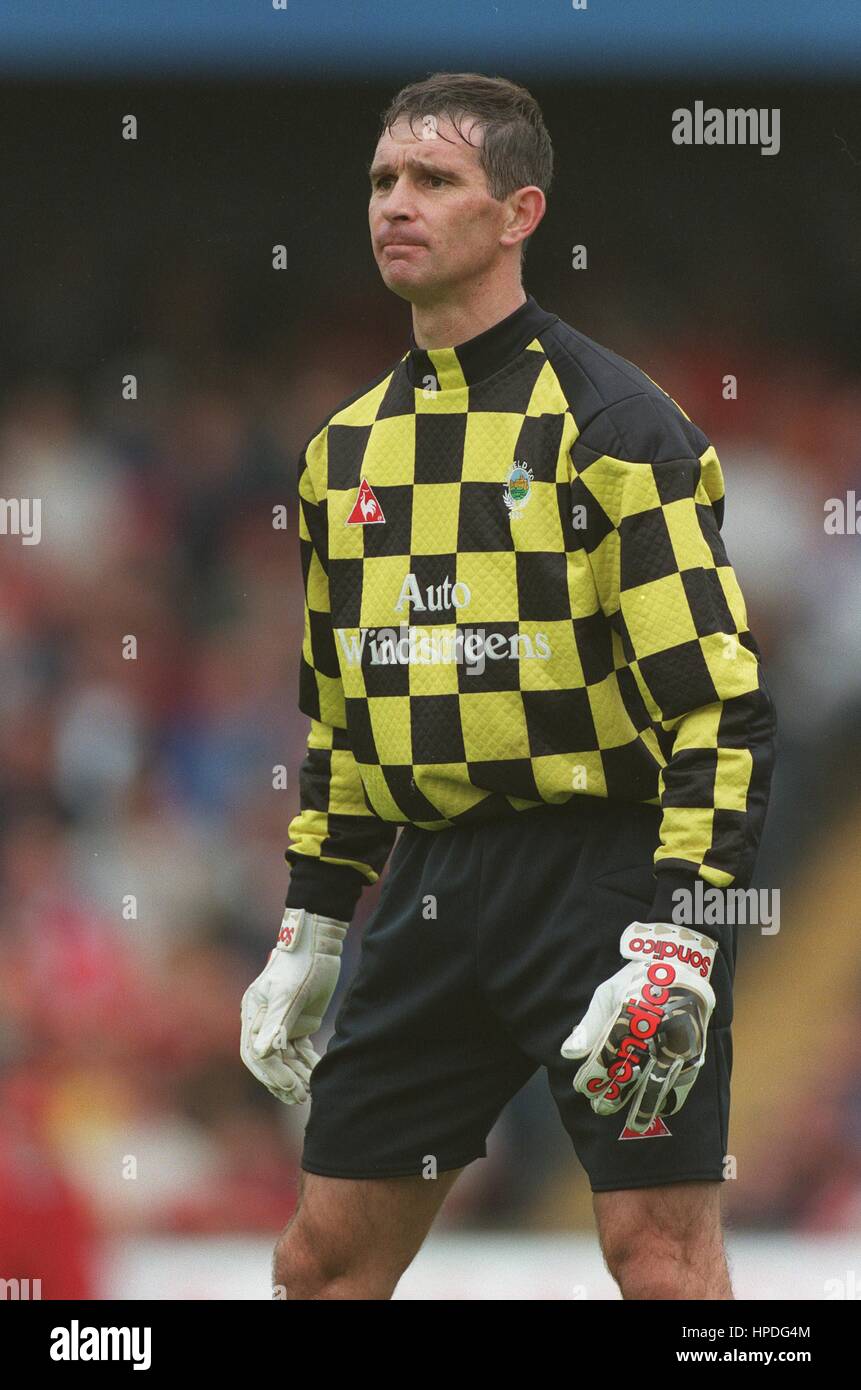 BOBBY GEDDES LINFIELD FC 27 July 1997 Stock Photo - Alamy