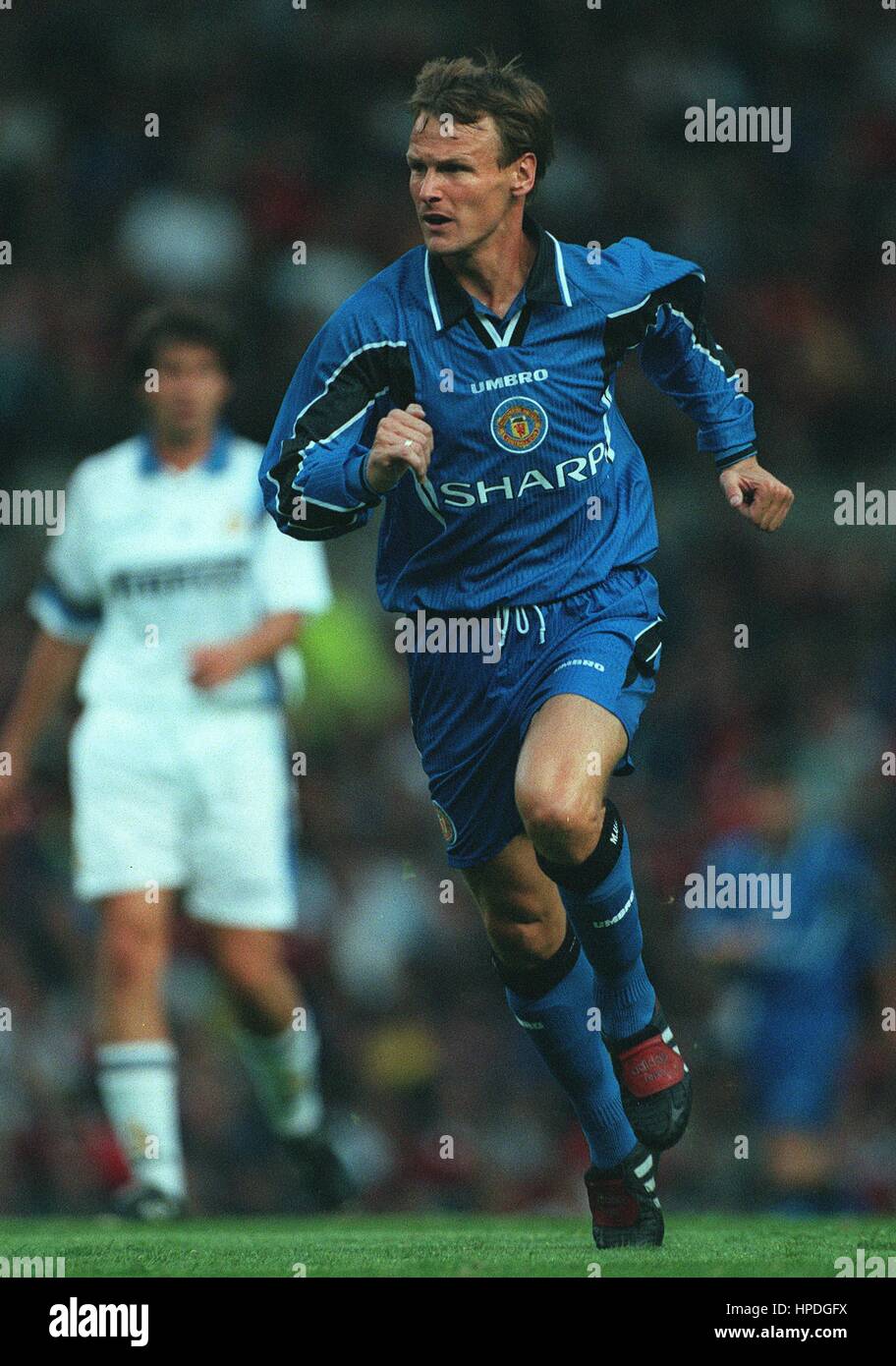 TEDDY SHERINGHAM MANCHESTER UNITED FC 31 July 1997 Stock Photo - Alamy