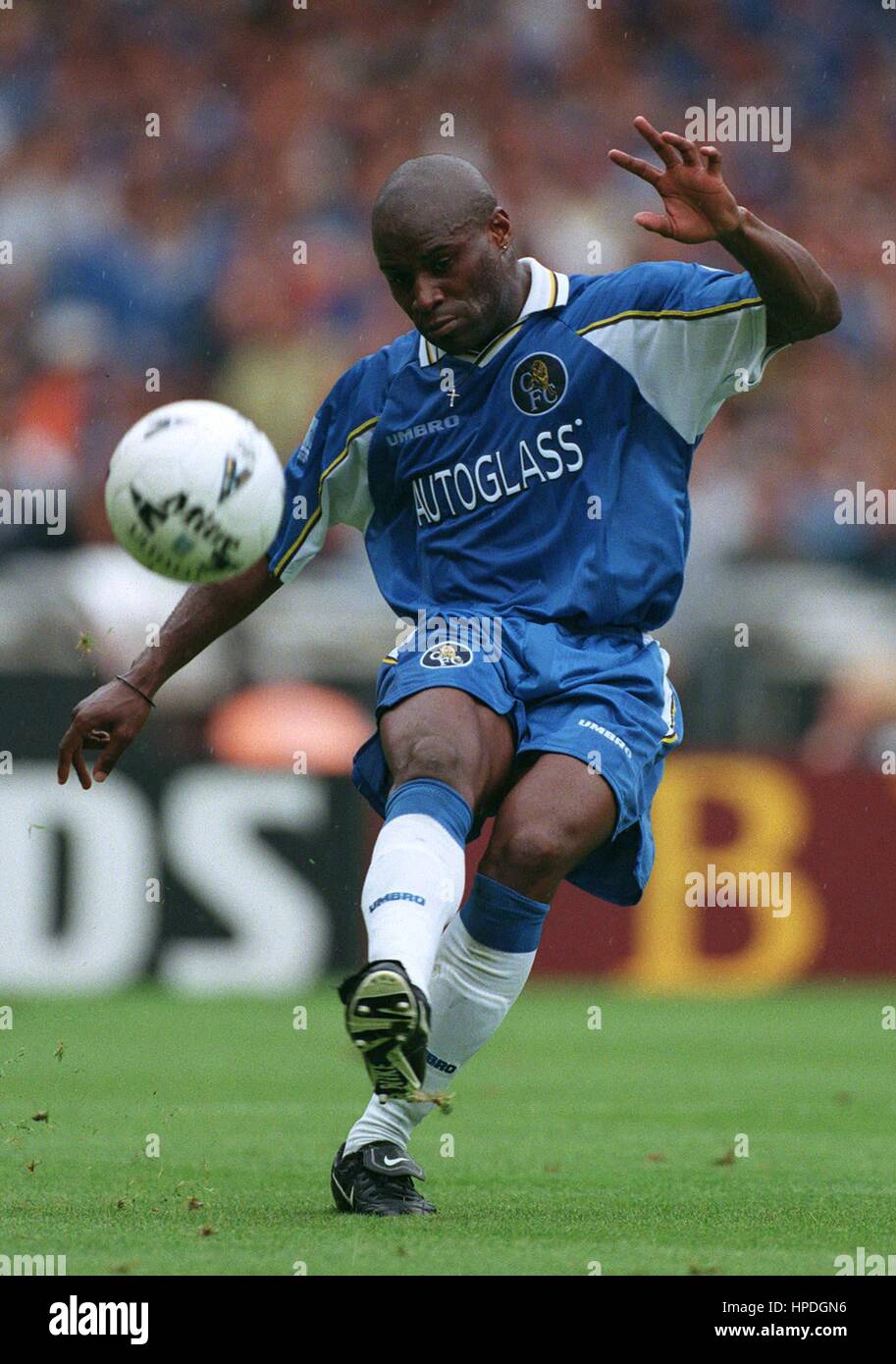 FRANK SINCLAIR CHELSEA FC 04 August 1997 Stock Photo - Alamy