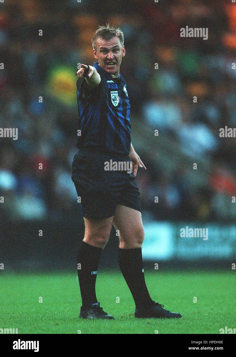 GRAHAM POLL PREMIER LEAGUE REFEREE 07 August 1997 Stock Photo - Alamy