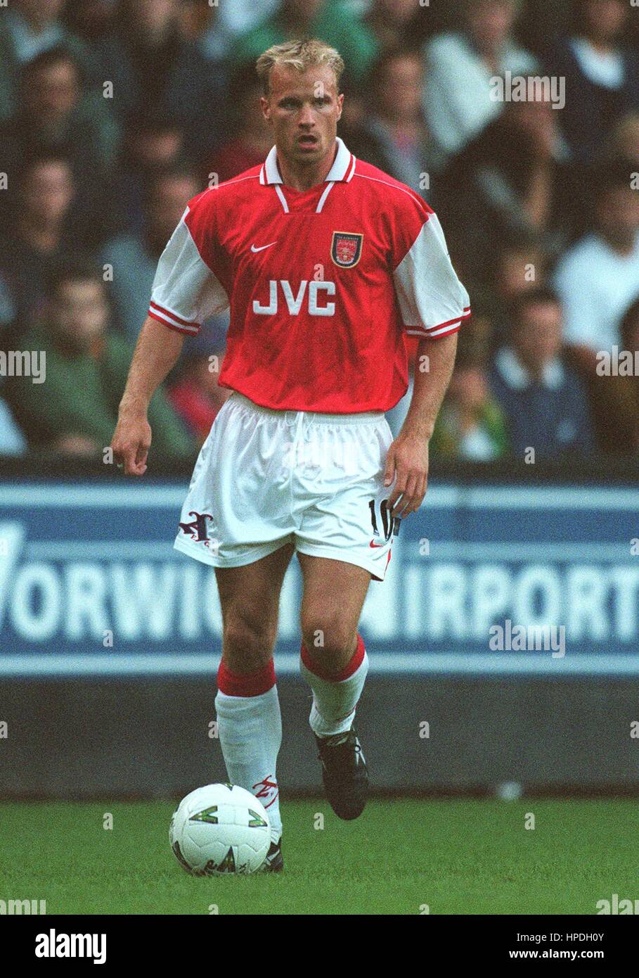 DENNIS BERGKAMP ARSENAL FC 07 August 1997 Stock Photo - Alamy
