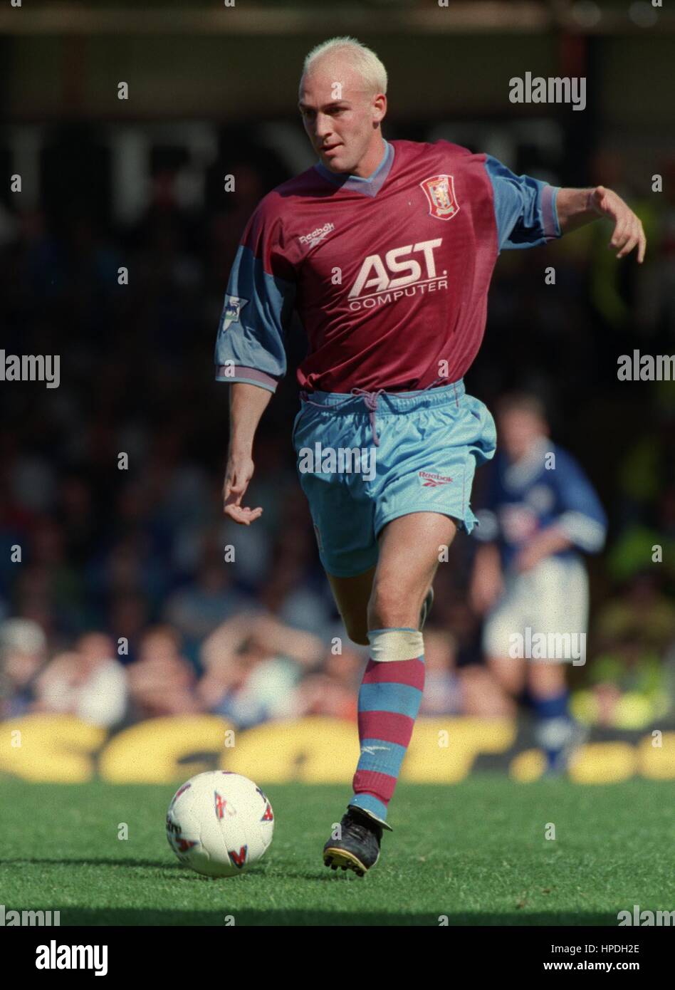 MARK DRAPER ASTON VILLA FC 10 August 1997 Stock Photo - Alamy
