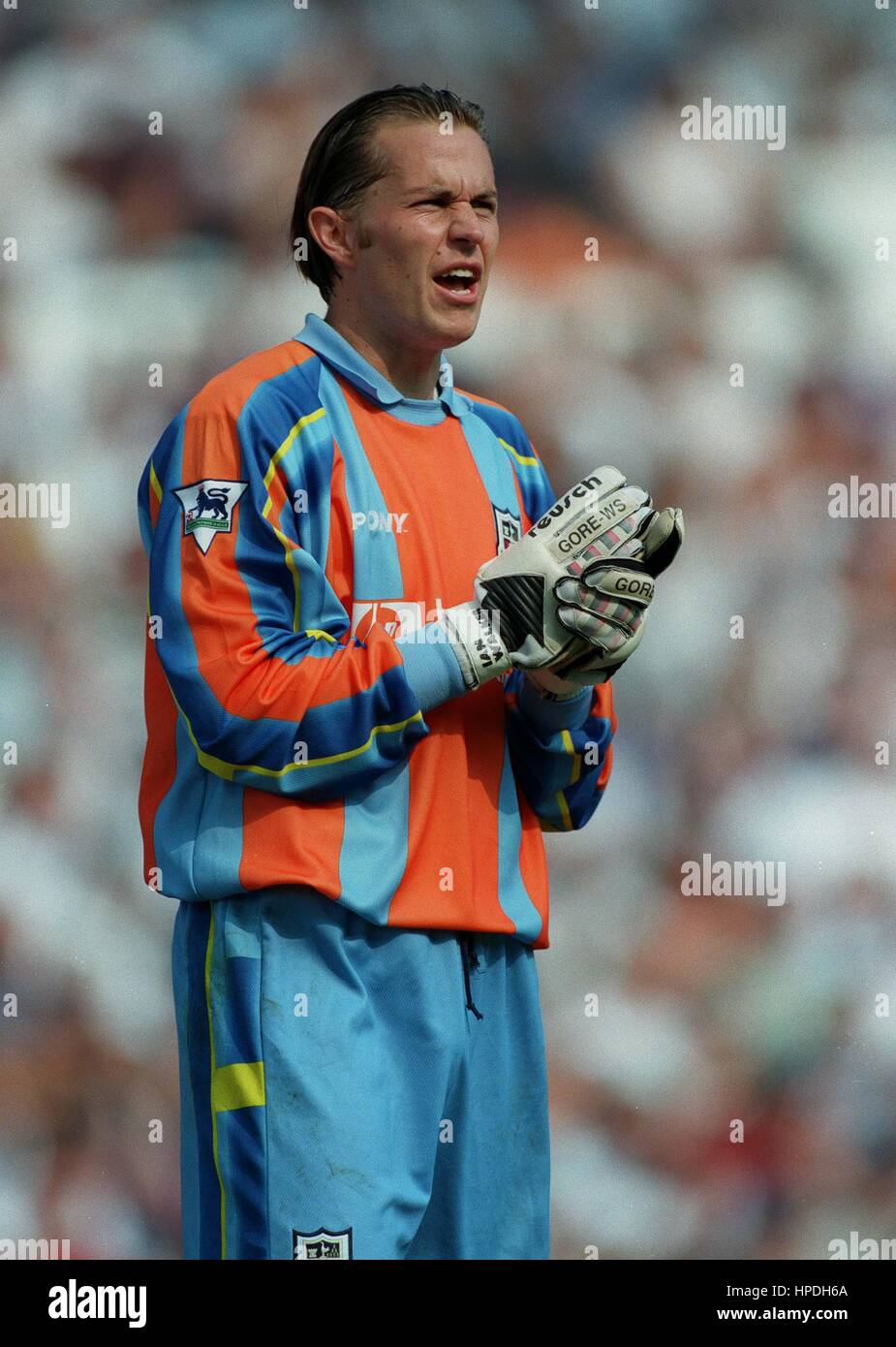 IAN WALKER TOTTENHAM HOTSPUR FC 11 August 1997 Stock Photo - Alamy