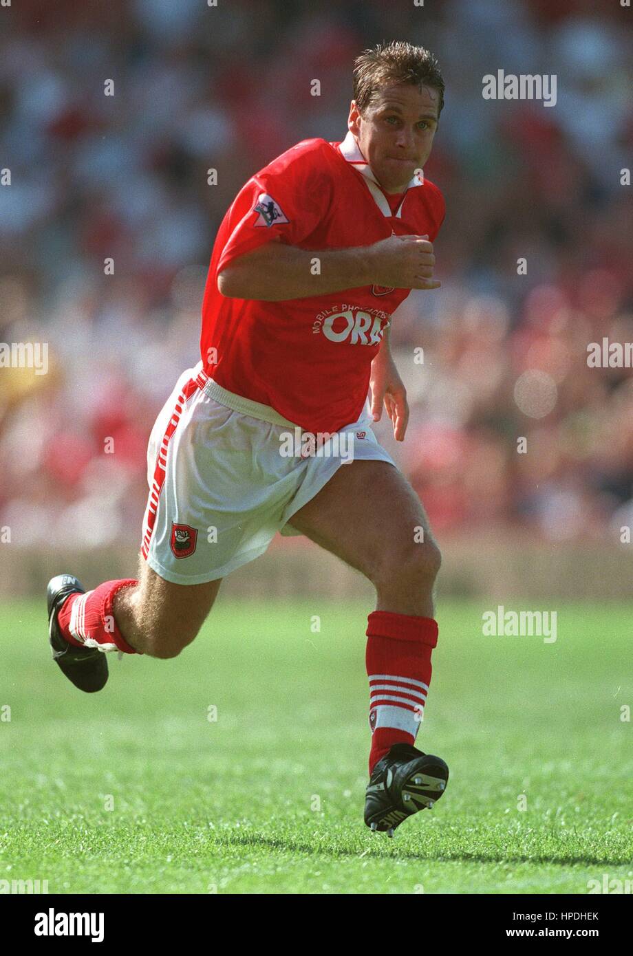 JOHN HENDRIE BARNSLEY FC 13 August 1997 Stock Photo - Alamy