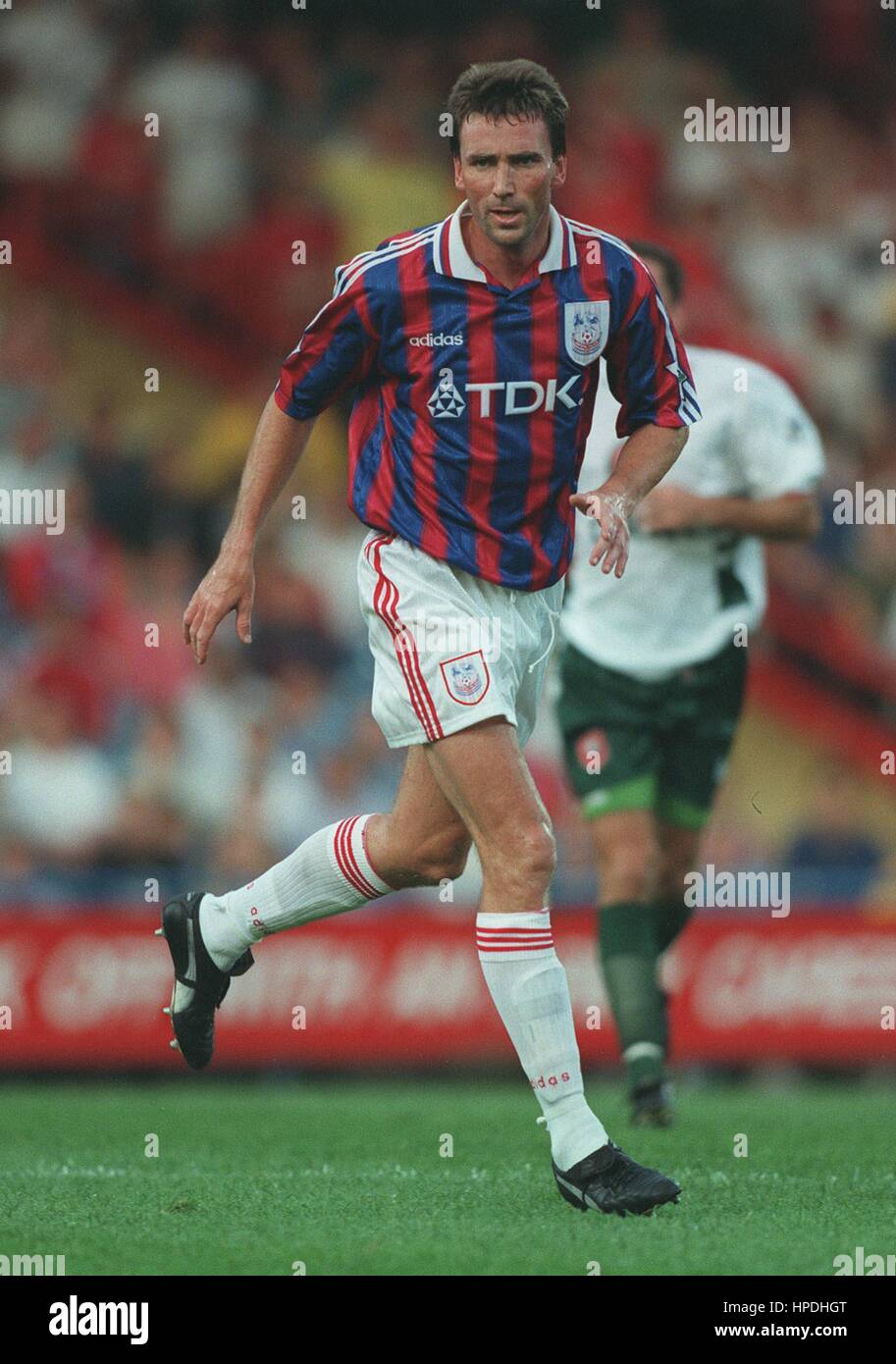 ANDY LINIGHAN CRYSTAL PALACE FC 13 August 1997 Stock Photo - Alamy