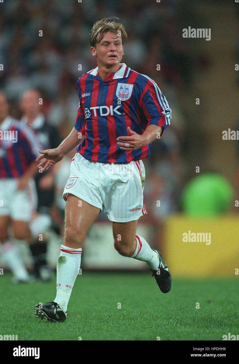 SIMON RODGER CRYSTAL PALACE FC 13 August 1997 Stock Photo - Alamy