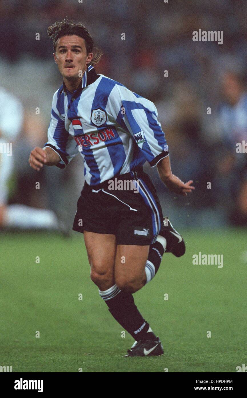 BENITO CARBONE SHEFFIELD WEDNESDAY FC 14 August 1997 Stock Photo - Alamy