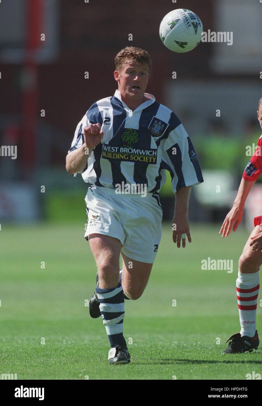 PETER BUTLER WEST BROMWICH ALBION FC 18 August 1997 Stock Photo - Alamy