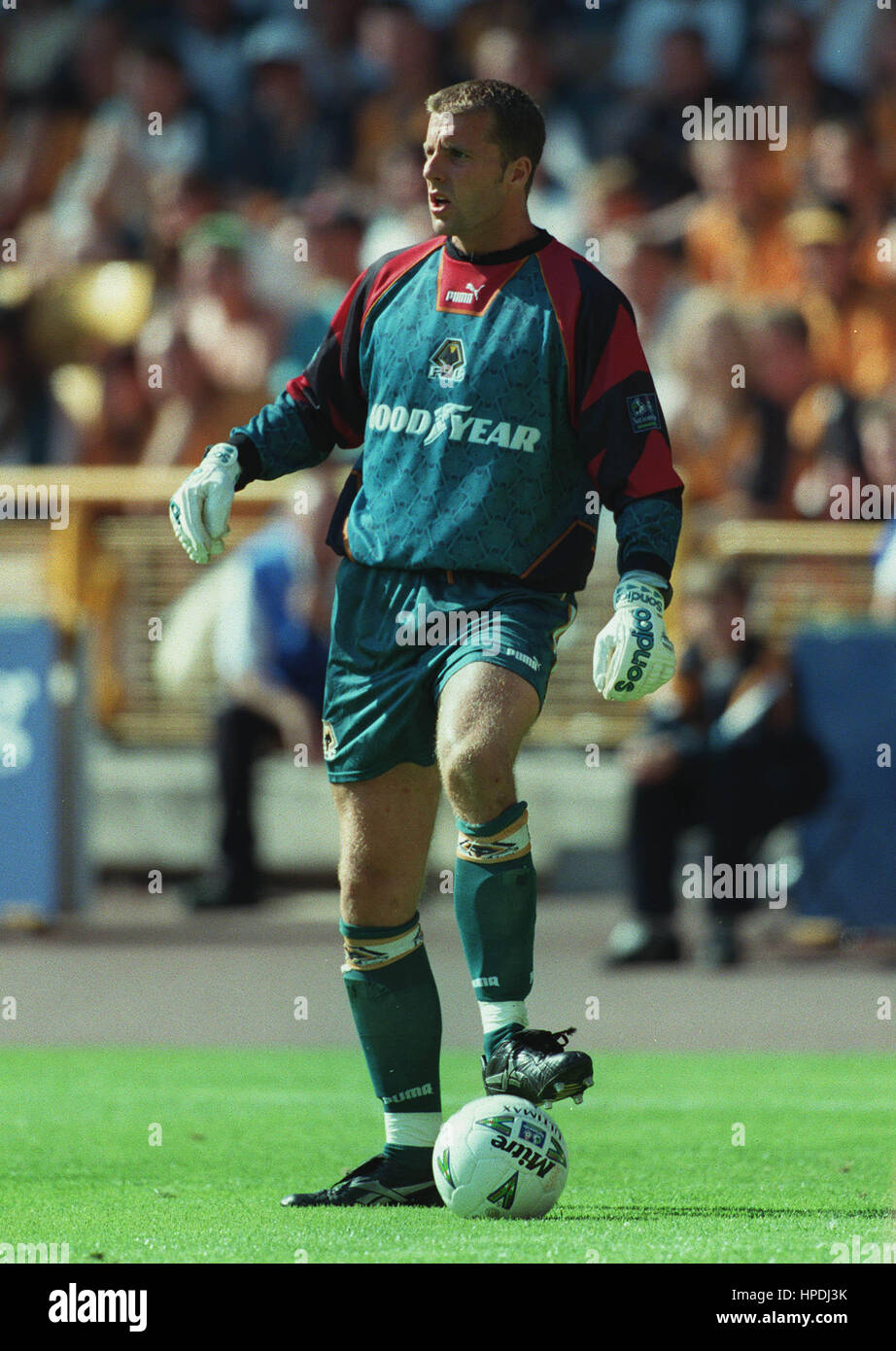 MIKE STOWELL WOLVERHAMPTON WANDERERS FC 19 August 1997 Stock Photo - Alamy