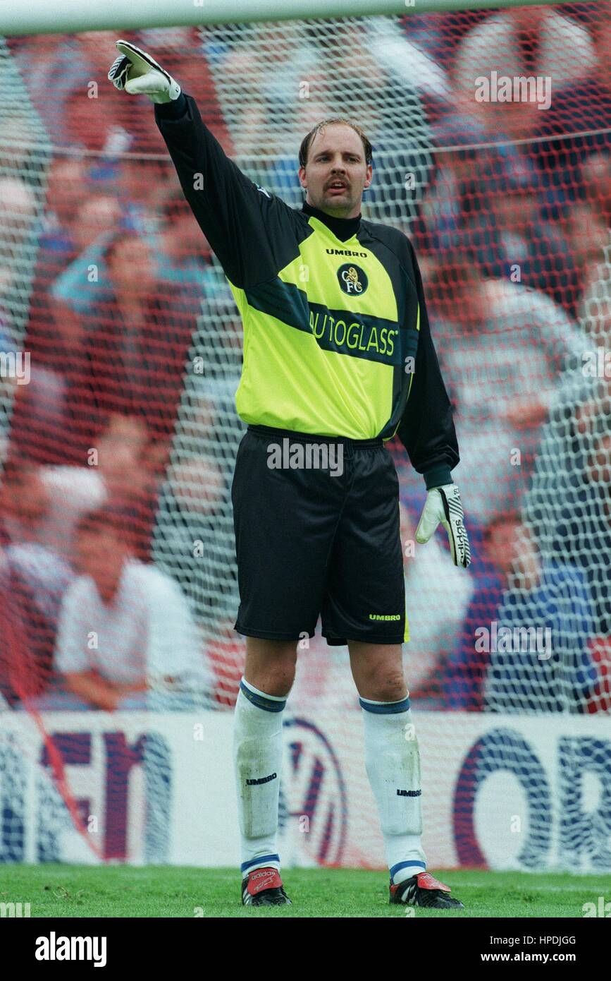 ED DE GOEY CHELSEA FC 24 August 1997 Stock Photo - Alamy
