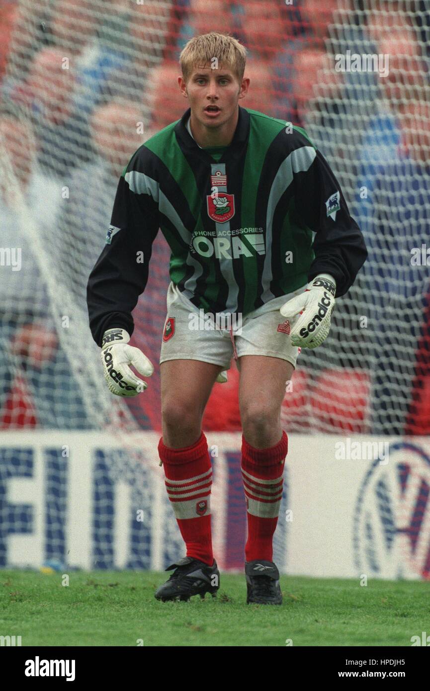 DAVID WATSON BARNSLEY FC 24 August 1997 Stock Photo - Alamy