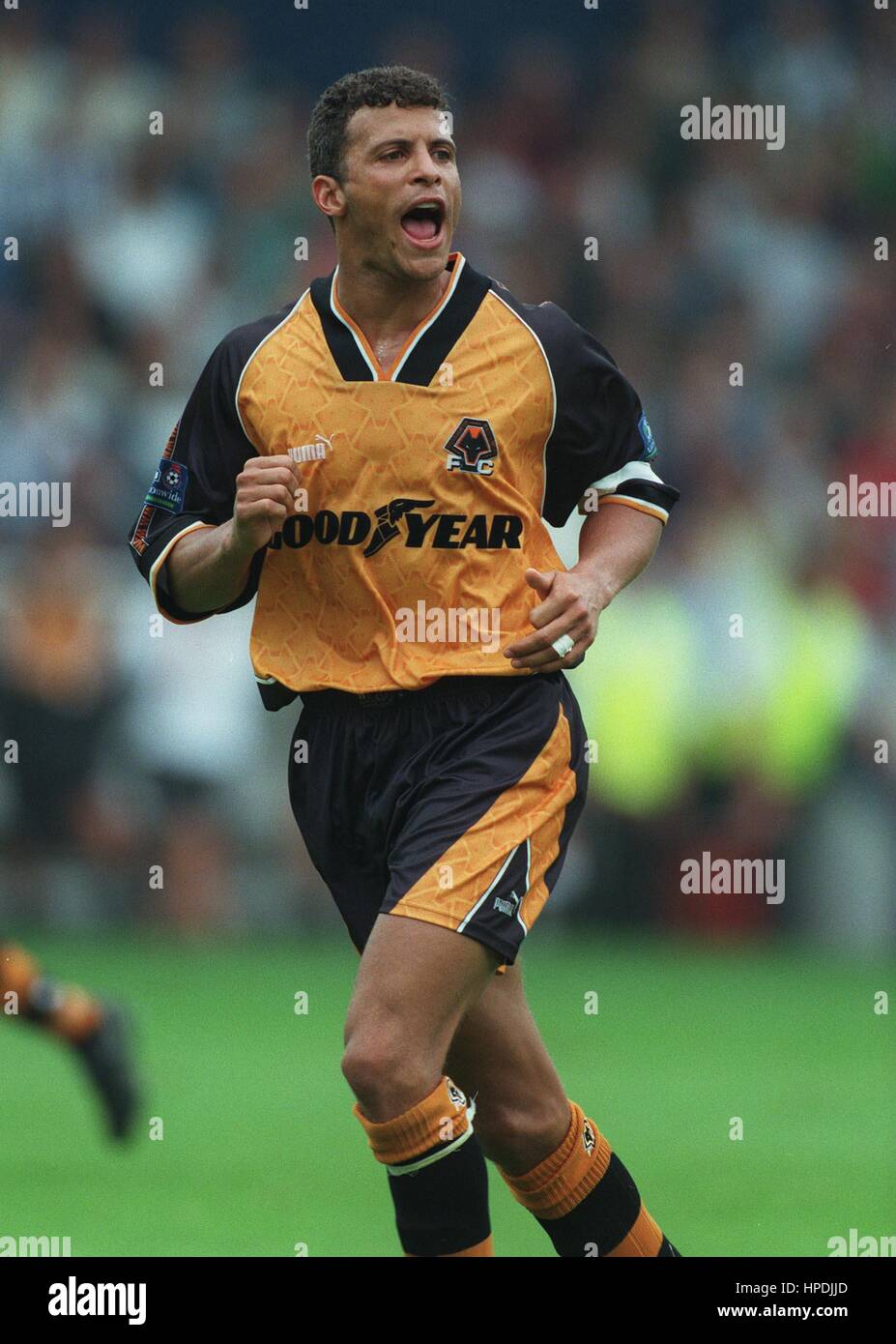 KEITH CURLE WOLVERHAMPTON WANDERERS FC 25 August 1997 Stock Photo - Alamy