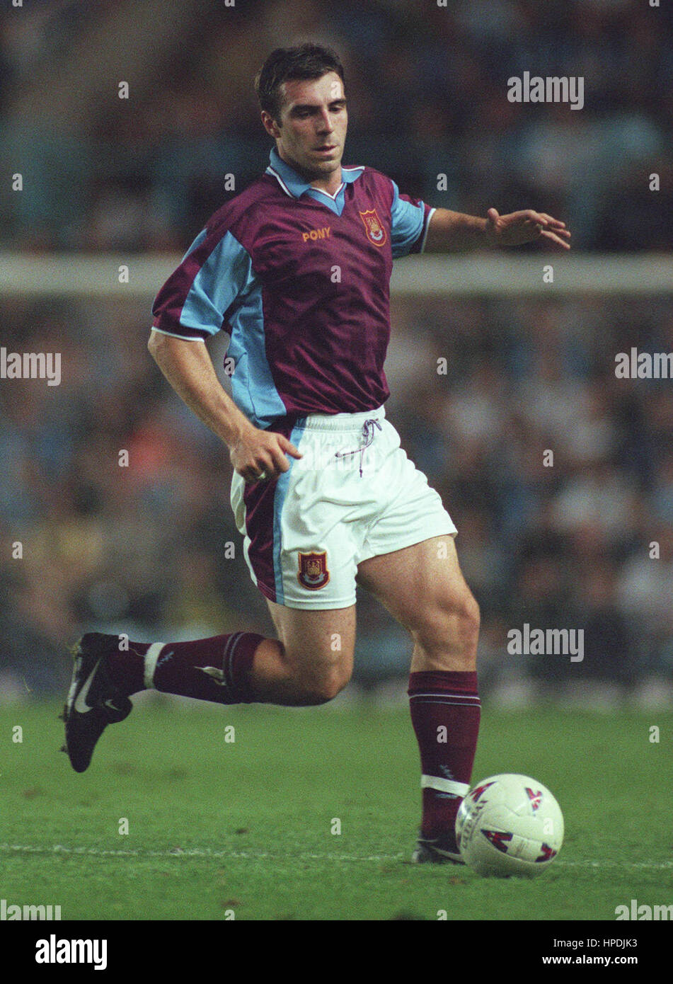 DAVID UNSWORTH WEST HAM UNITED FC 28 August 1997 Stock Photo - Alamy