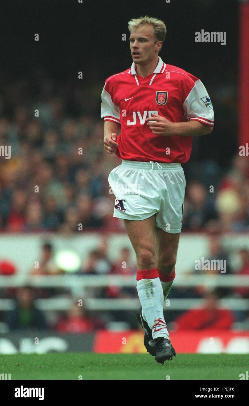 DENNIS BERGKAMP ARSENAL FC 01 September 1997 Stock Photo - Alamy