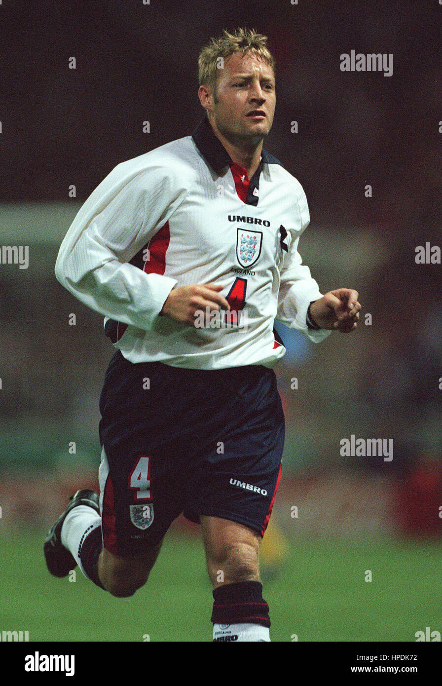 DAVID BATTY ENGLAND & NEWCASTLE UTD FC 11 September 1997 Stock Photo ...