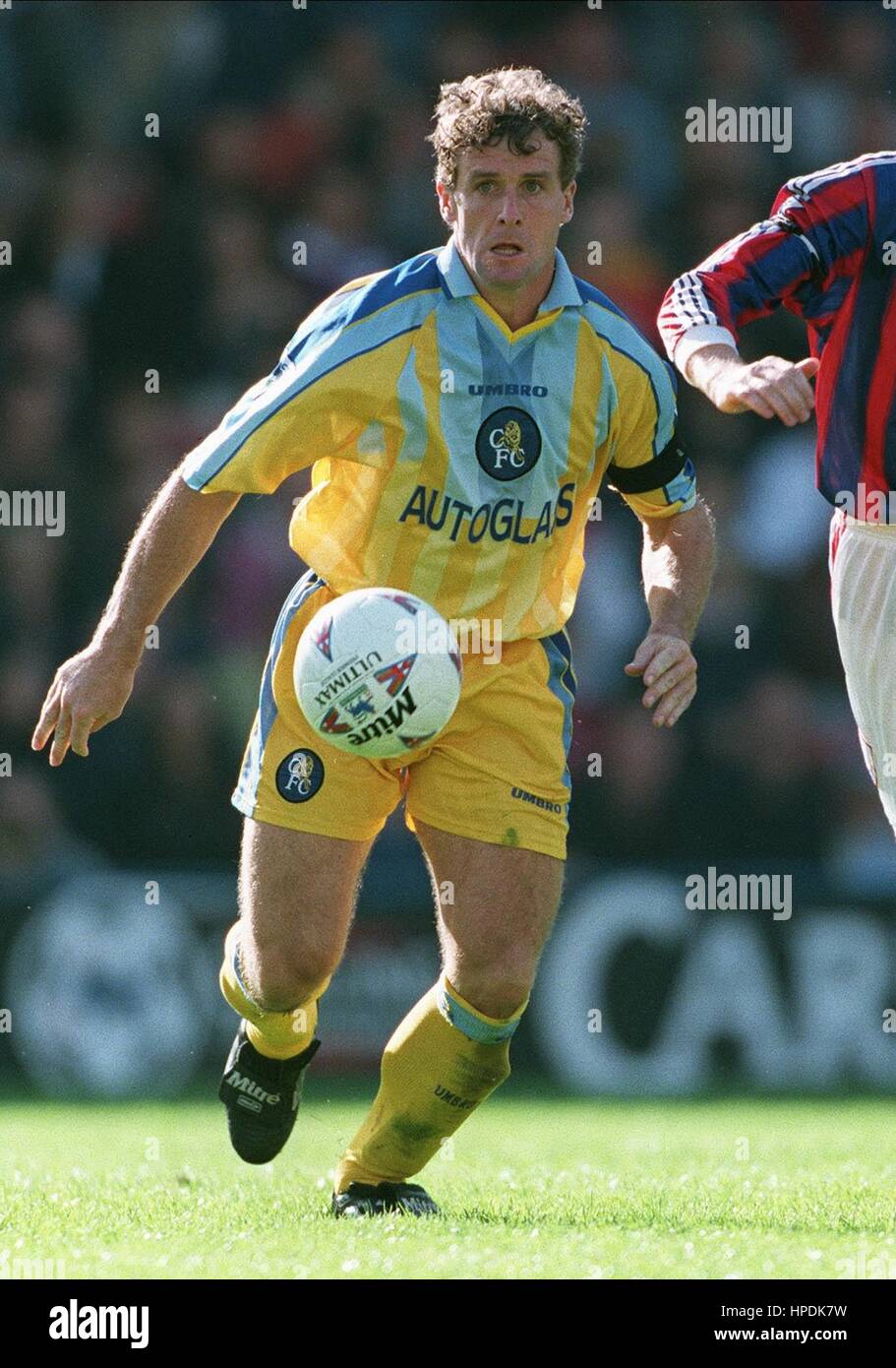 MARK HUGHES CHELSEA FC 16 September 1997 Stock Photo - Alamy