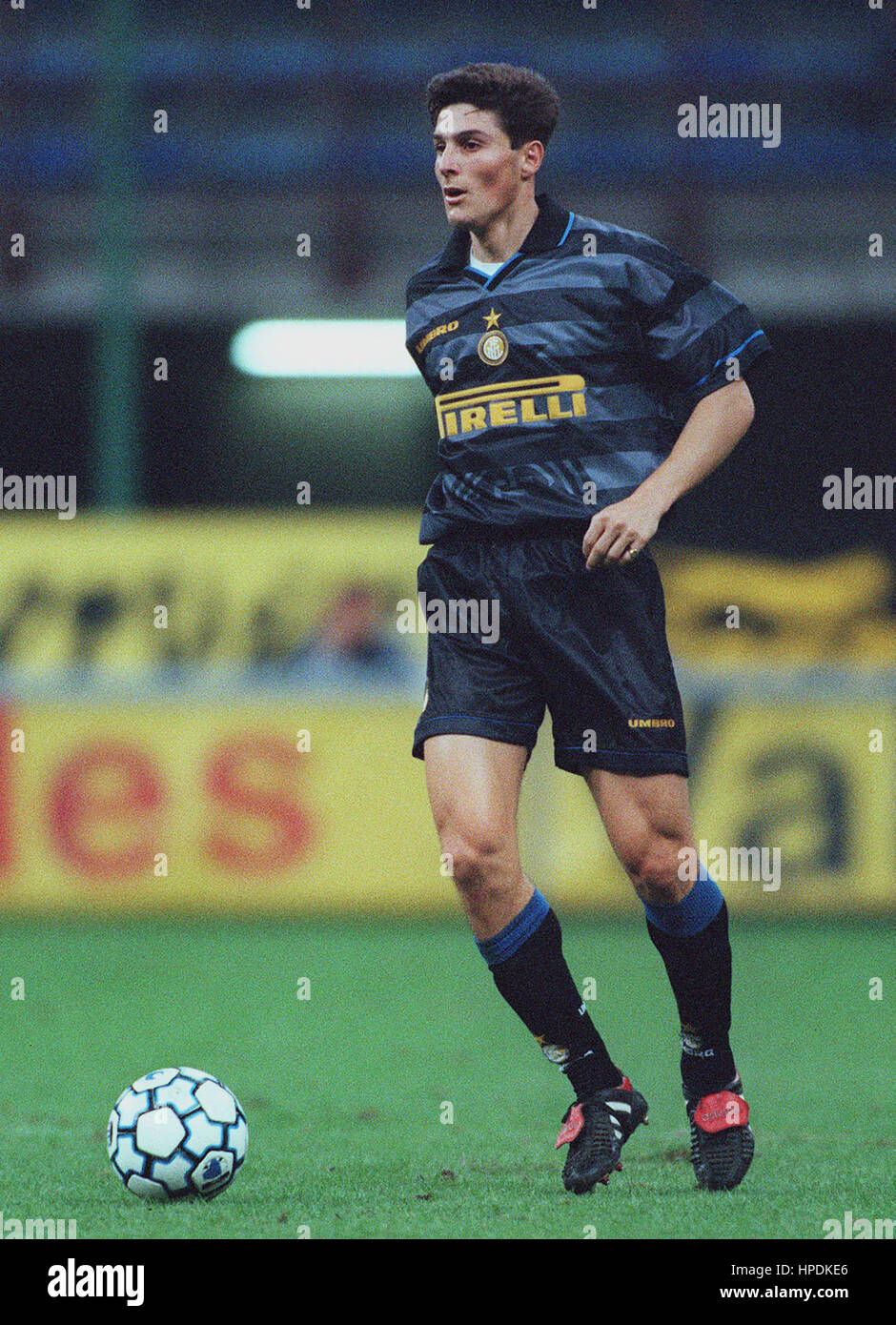 JAVIER ZANETTI INTER MILAN FC 18 September 1997 Stock Photo - Alamy