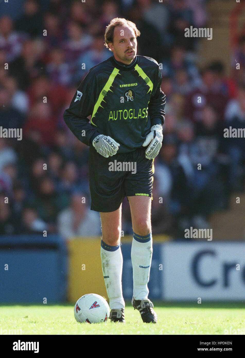 ED DE GOEY CHELSEA FC 18 September 1997 Stock Photo - Alamy