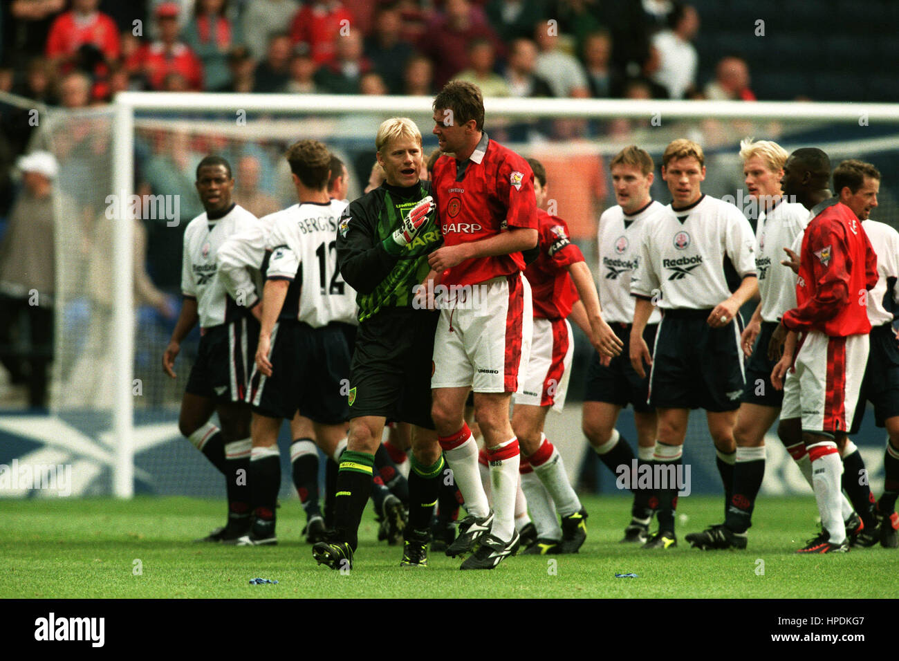 GARY PALLISTER & SCHMEICHEL BOLTON WANDERERS V MAN UNITED 20 September 1997 Stock Photo - Alamy