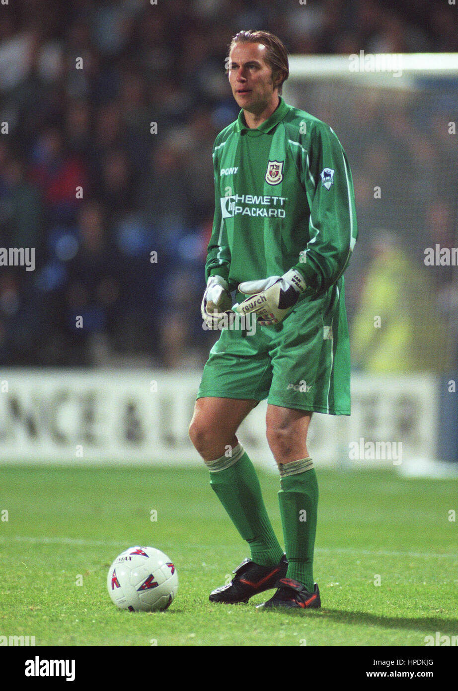 IAN WALKER TOTTENHAM HOTSPUR FC 24 September 1997 Stock Photo - Alamy