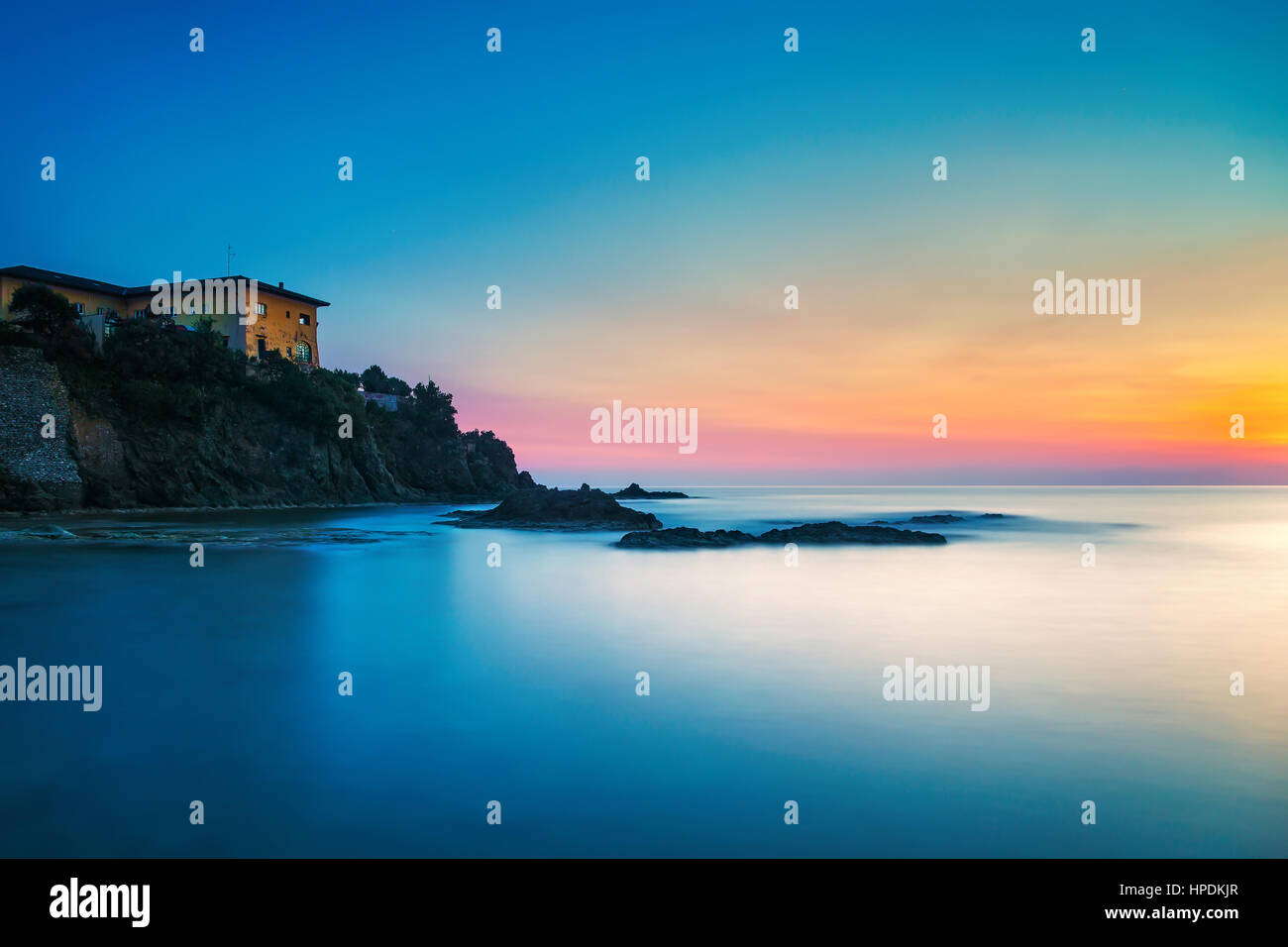 Building on sea hi-res stock photography and images - Alamy