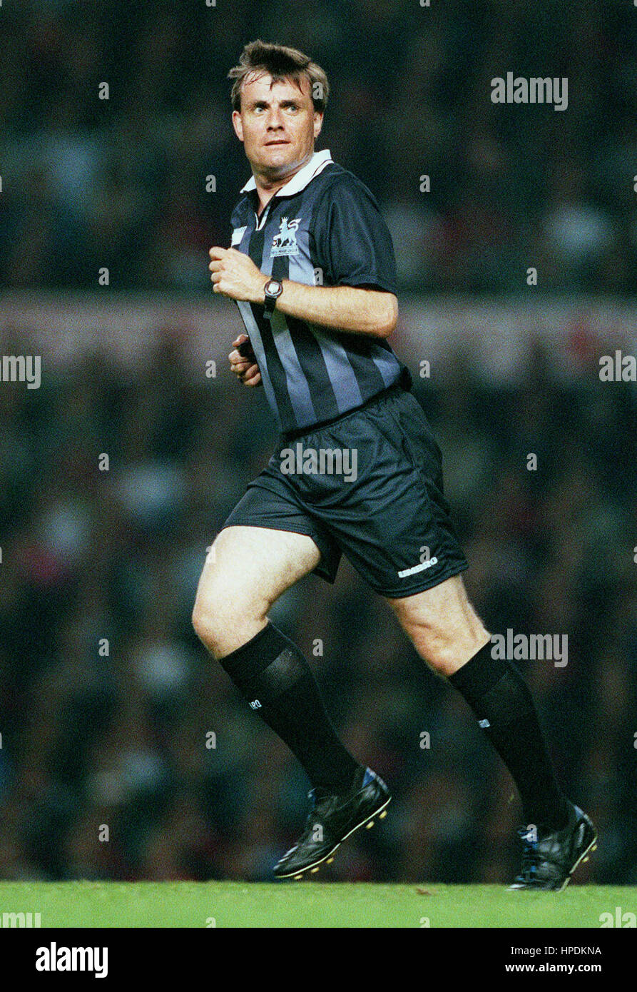 GARY WILLARD PREMIER LEAGUE REFEREE 25 September 1997 Stock Photo - Alamy