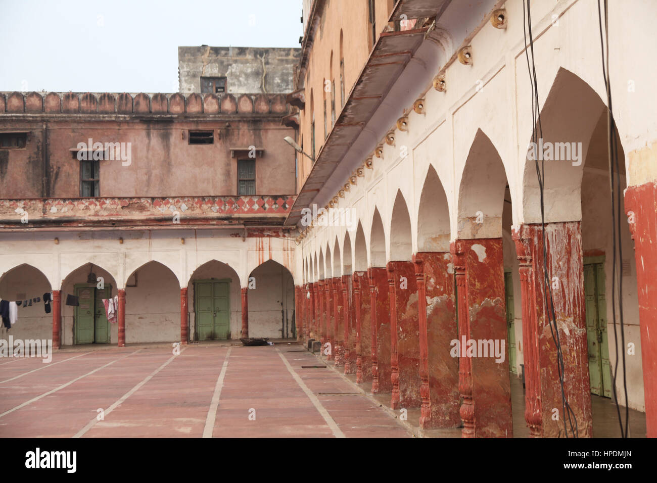 Fatehpuri Masjid is a 17th-century mosque, Interior View Designs ...