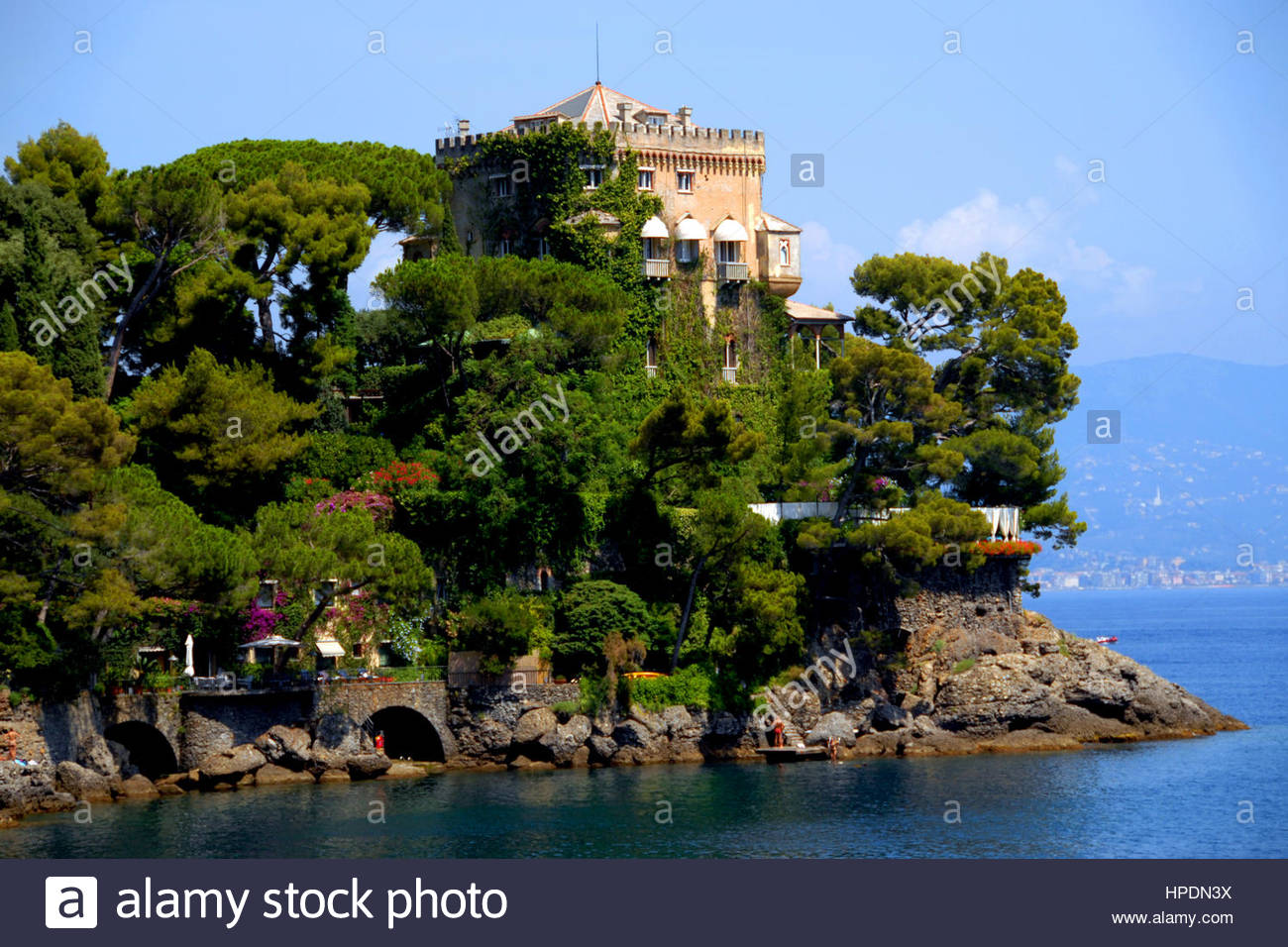 Castello Di Paraggi High Resolution Stock Photography and Images - Alamy