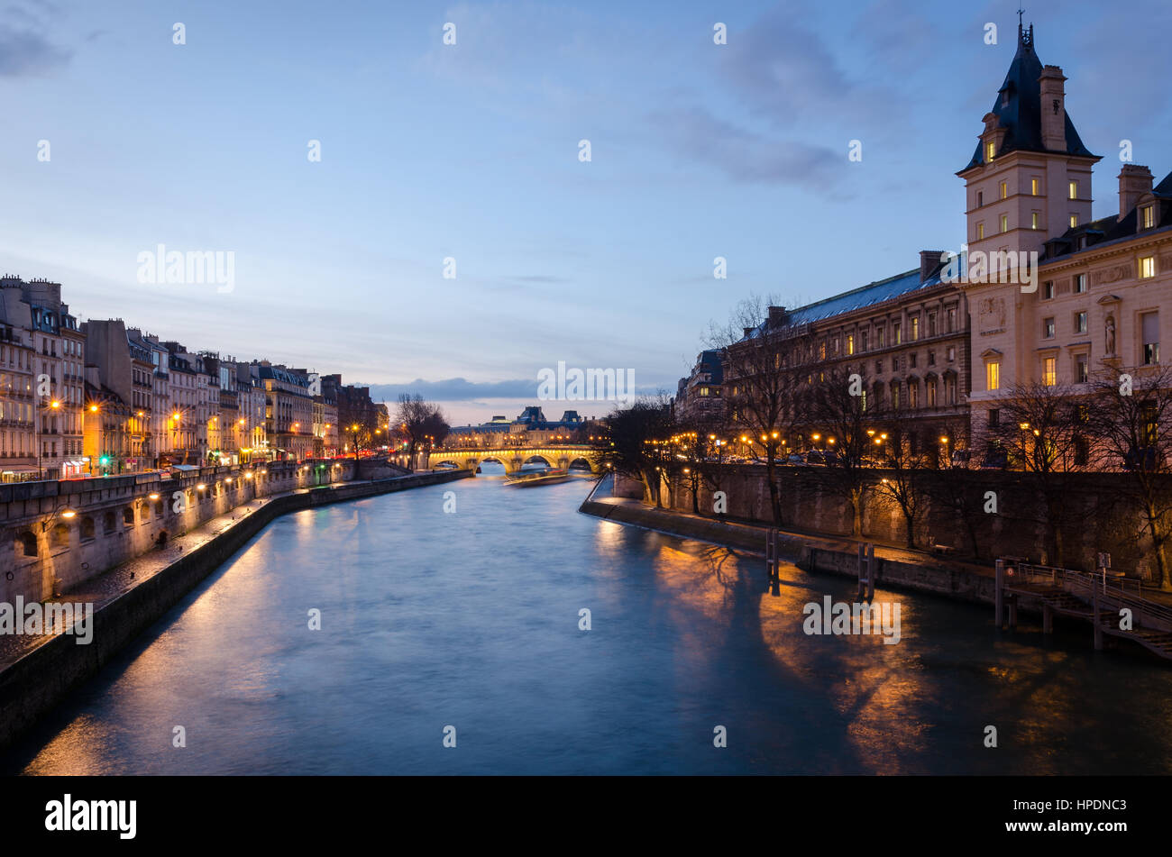 Paris night view river pont hi-res stock photography and images - Alamy