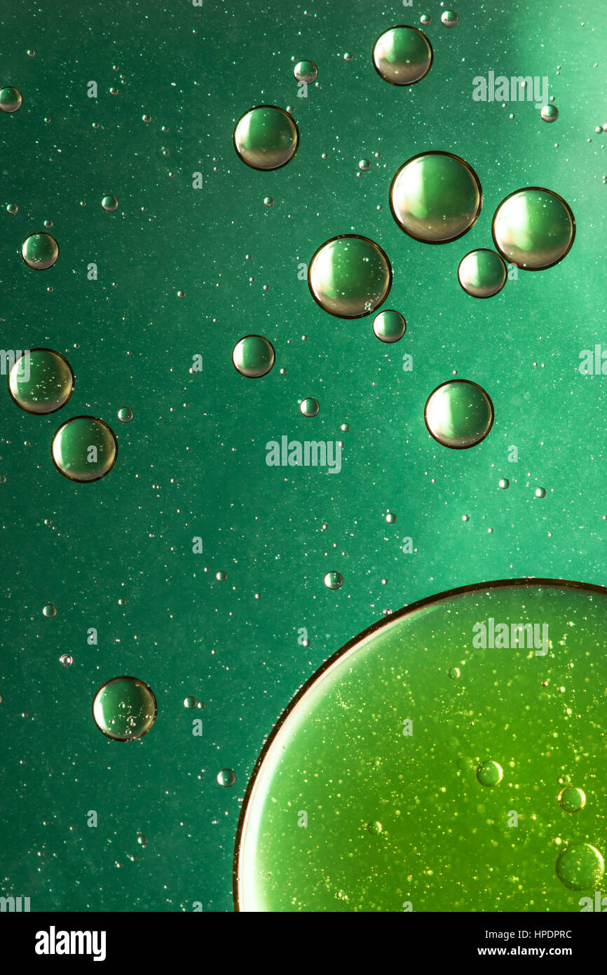 Psychedelic oil and water abstract Stock Photo - Alamy