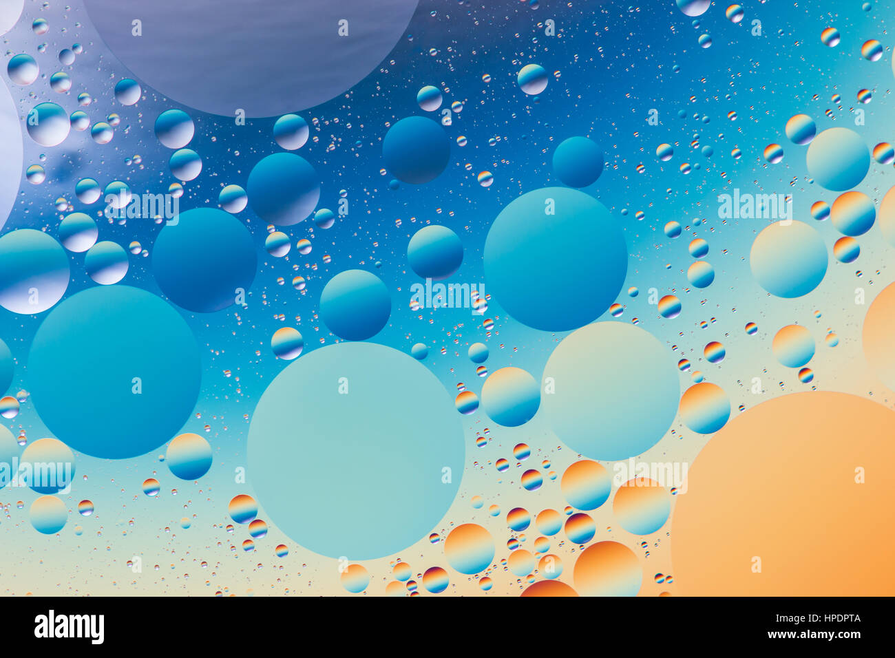 Oil and water mixture hi-res stock photography and images - Alamy